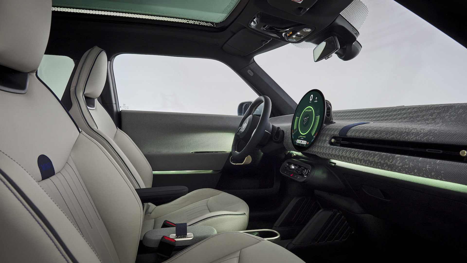 MINI Cooper Electric Review 2024 | Performance & Pricing | Carwow