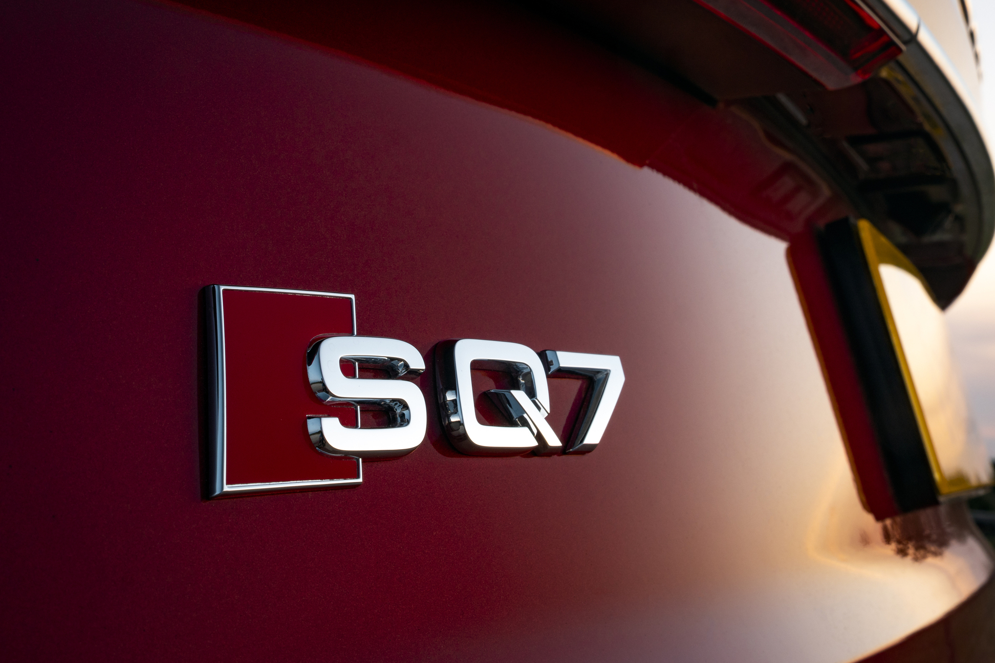 Audi SQ7 Review 2025 | Performance & Pricing | Carwow