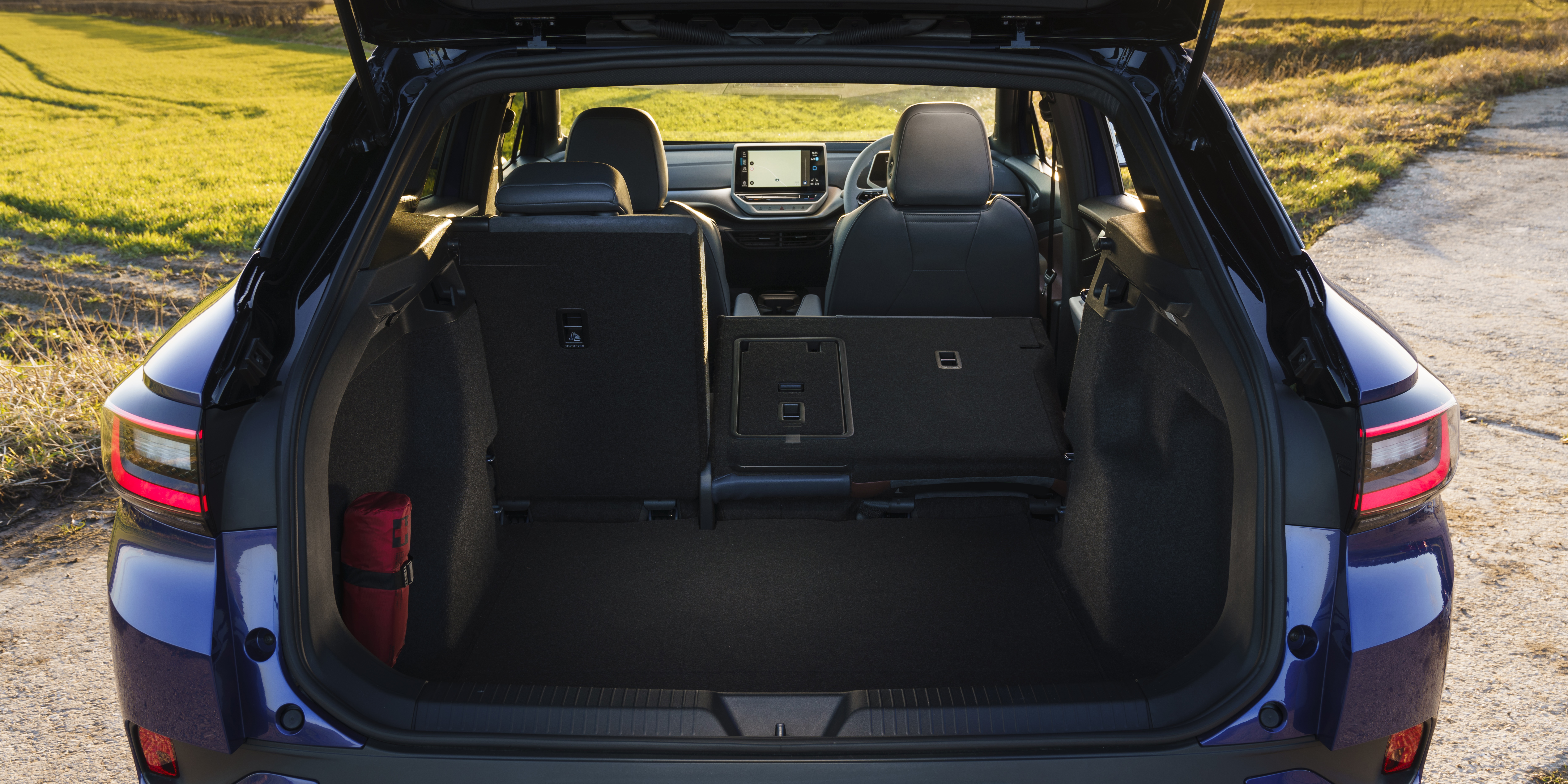 Volkswagen ID4 Review 2023 | Performance & Pricing | carwow