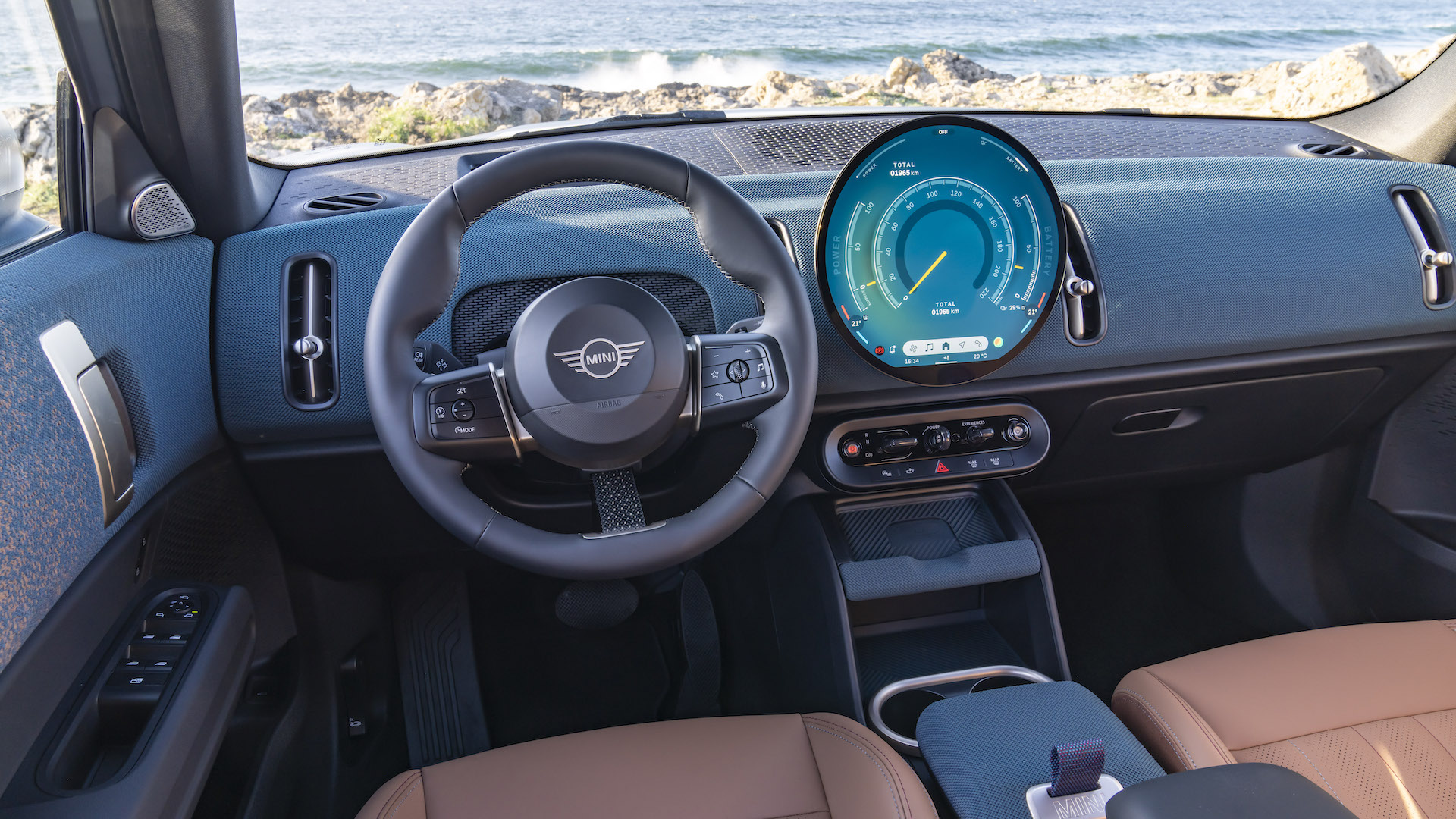 MINI Countryman Electric Review 2024 | Performance & Pricing | Carwow
