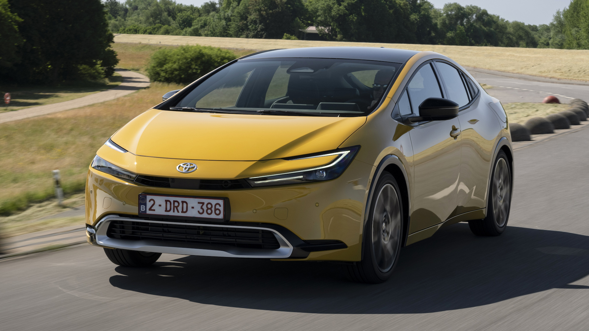 Toyota Prius | Specifications & Dimensions | Carwow