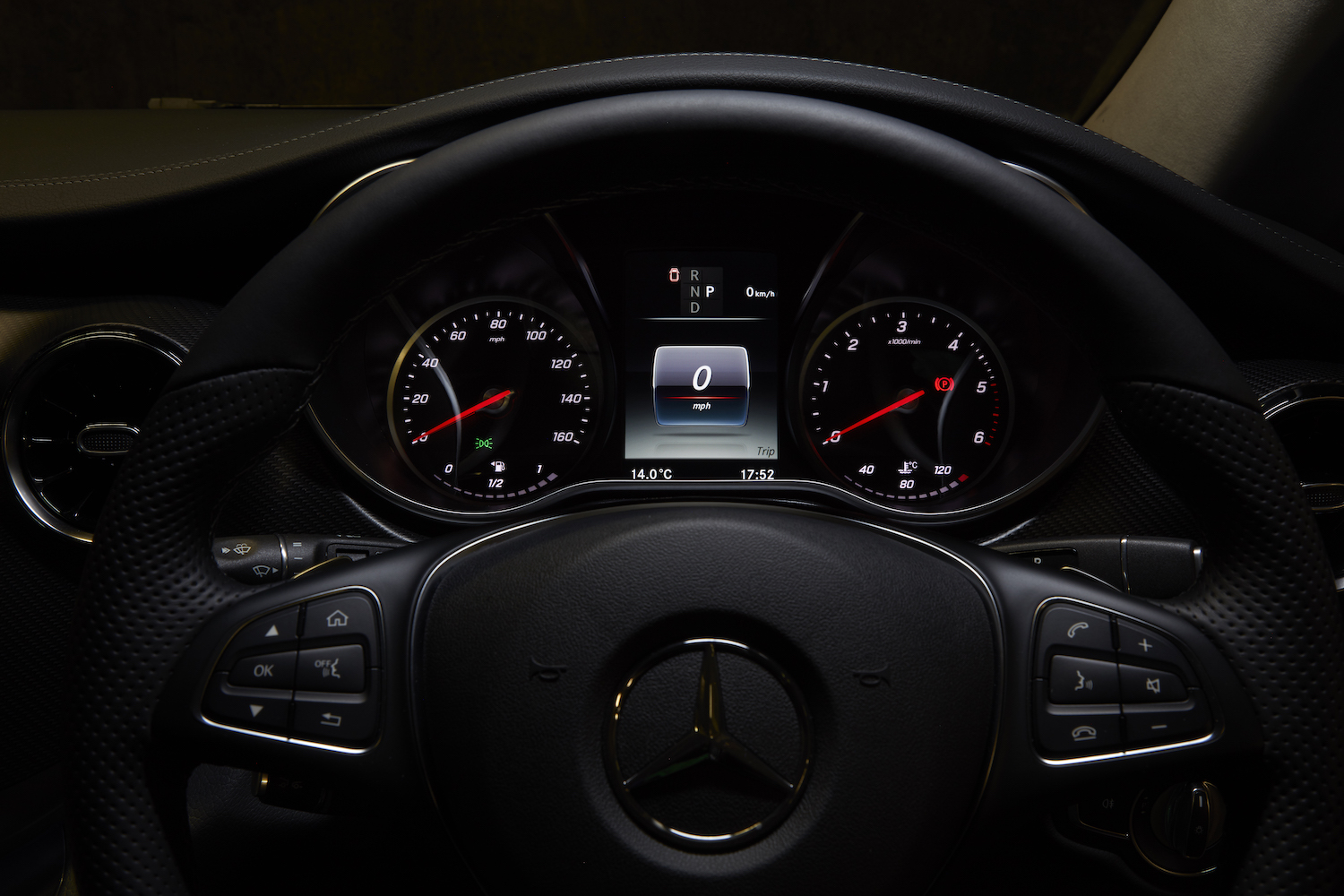 Mercedes-Benz V-Class Review 2024 | Performance & Pricing | Carwow