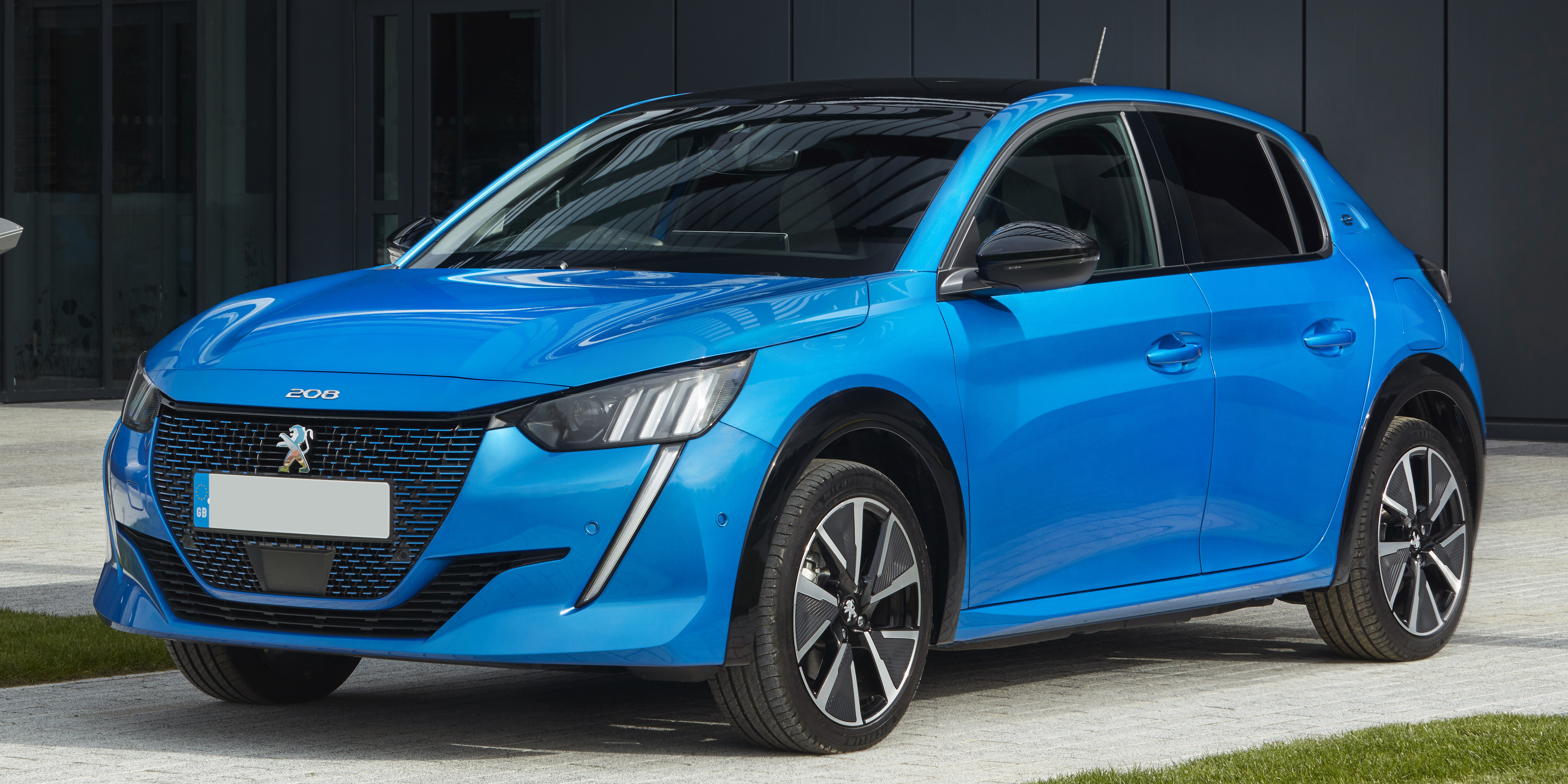 Peugeot e-208 Review 2024 | Performance & Pricing | Carwow