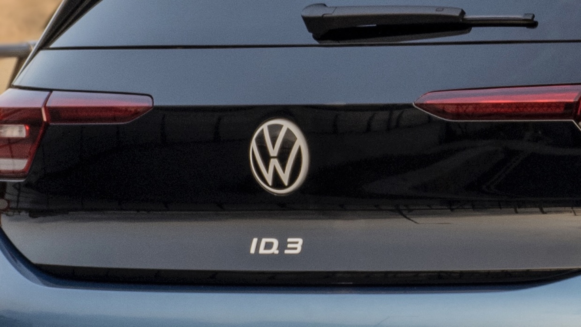 VW ID3 Review 2025 | Electric Range, Interior & Price | Carwow