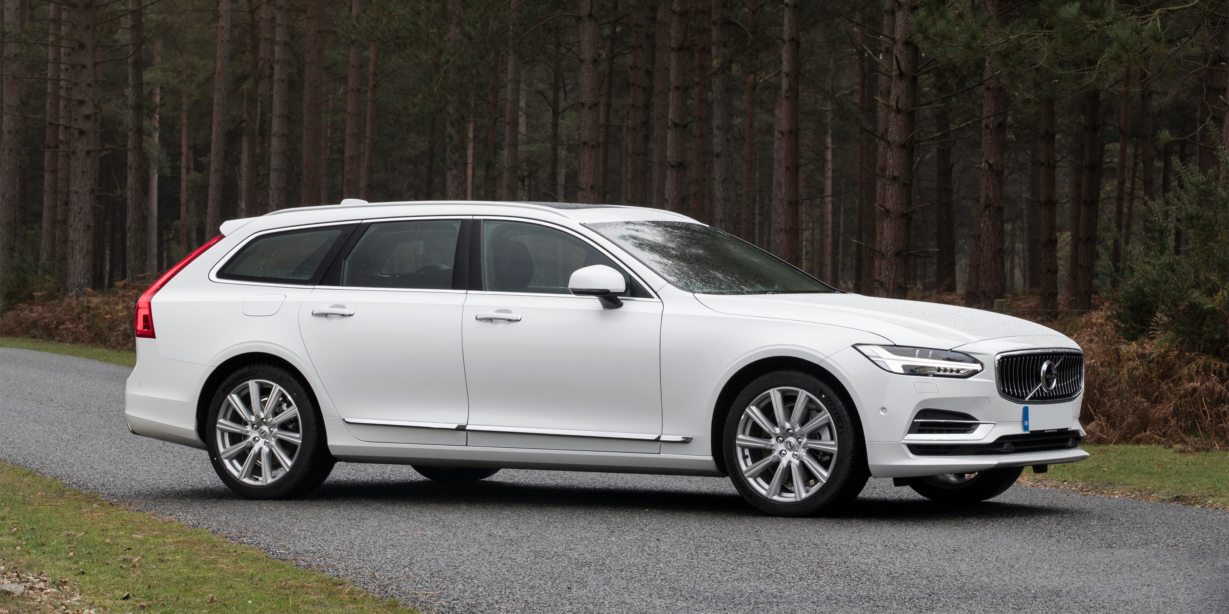 Volvo V90 Review 2024 | Performance & Pricing | Carwow