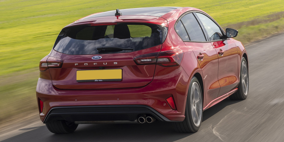Ford Focus Review 2023 | Performance & Pricing | carwow