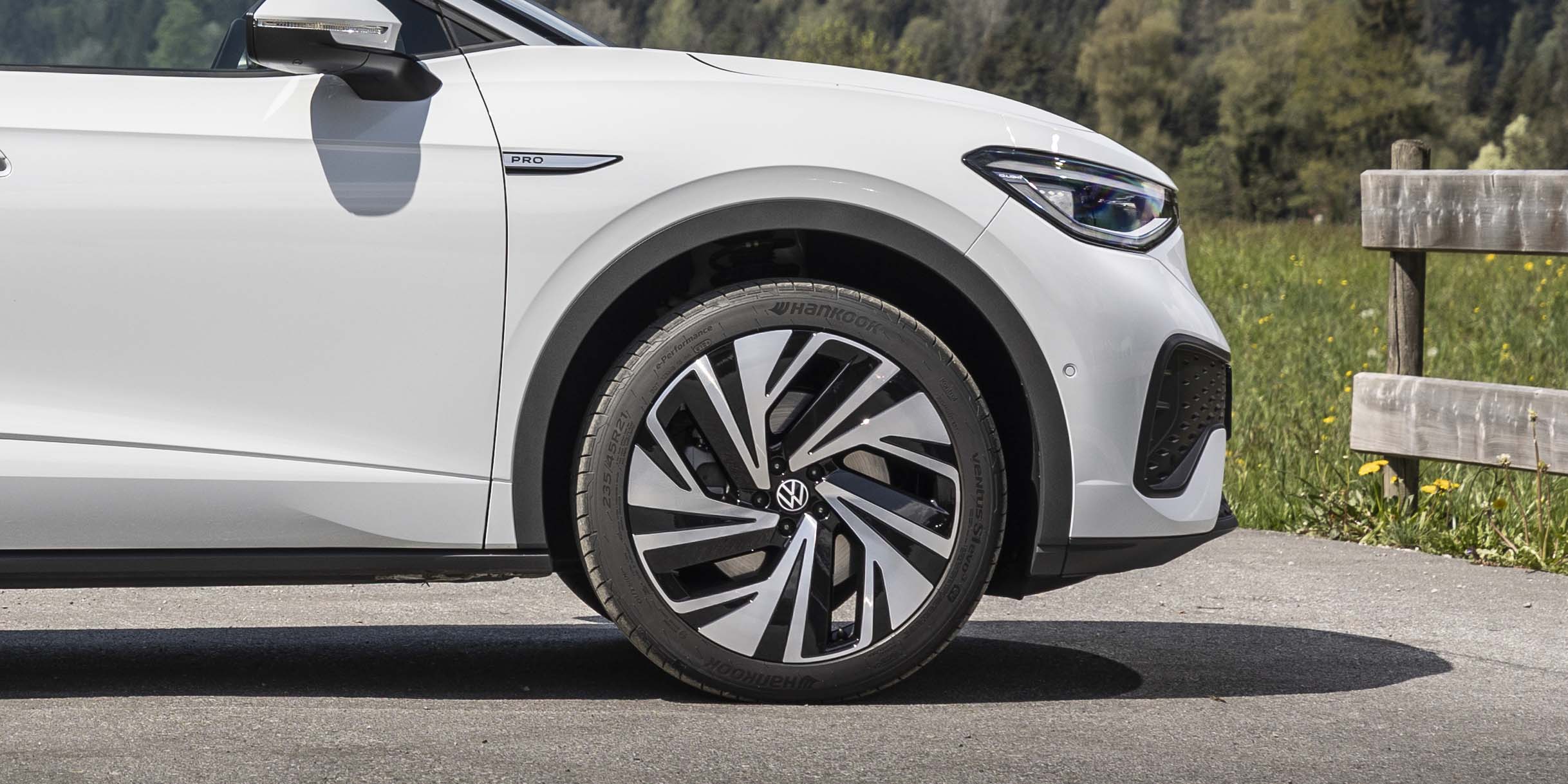 Volkswagen ID5 Review 2023 | Performance & Pricing | carwow