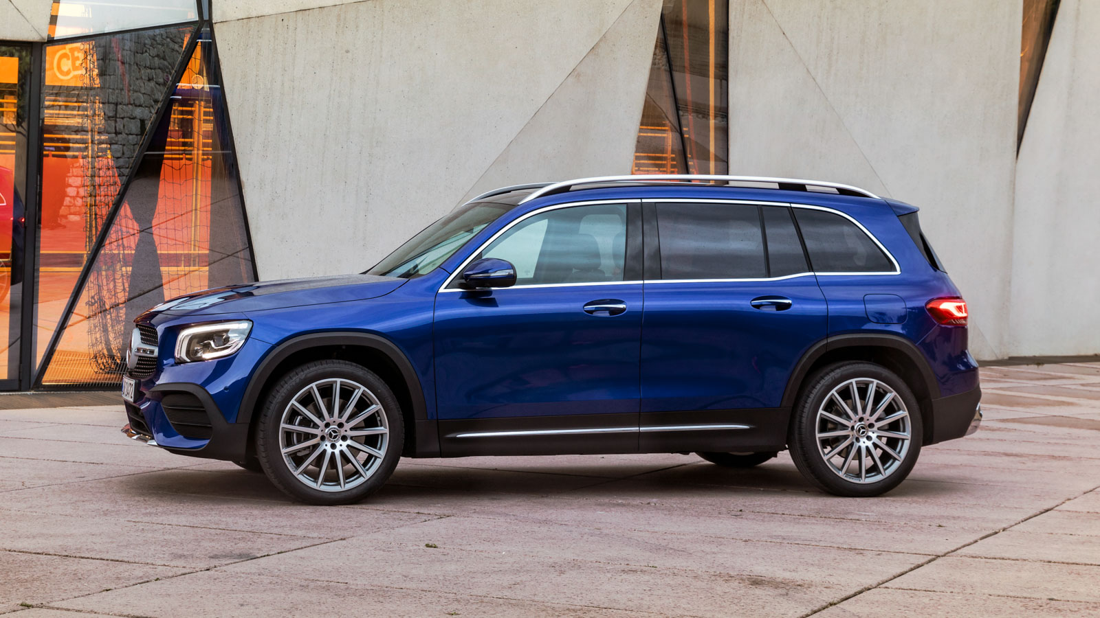 Prueba Mercedes GLB 2024 | Precio y Opinión | Carwow