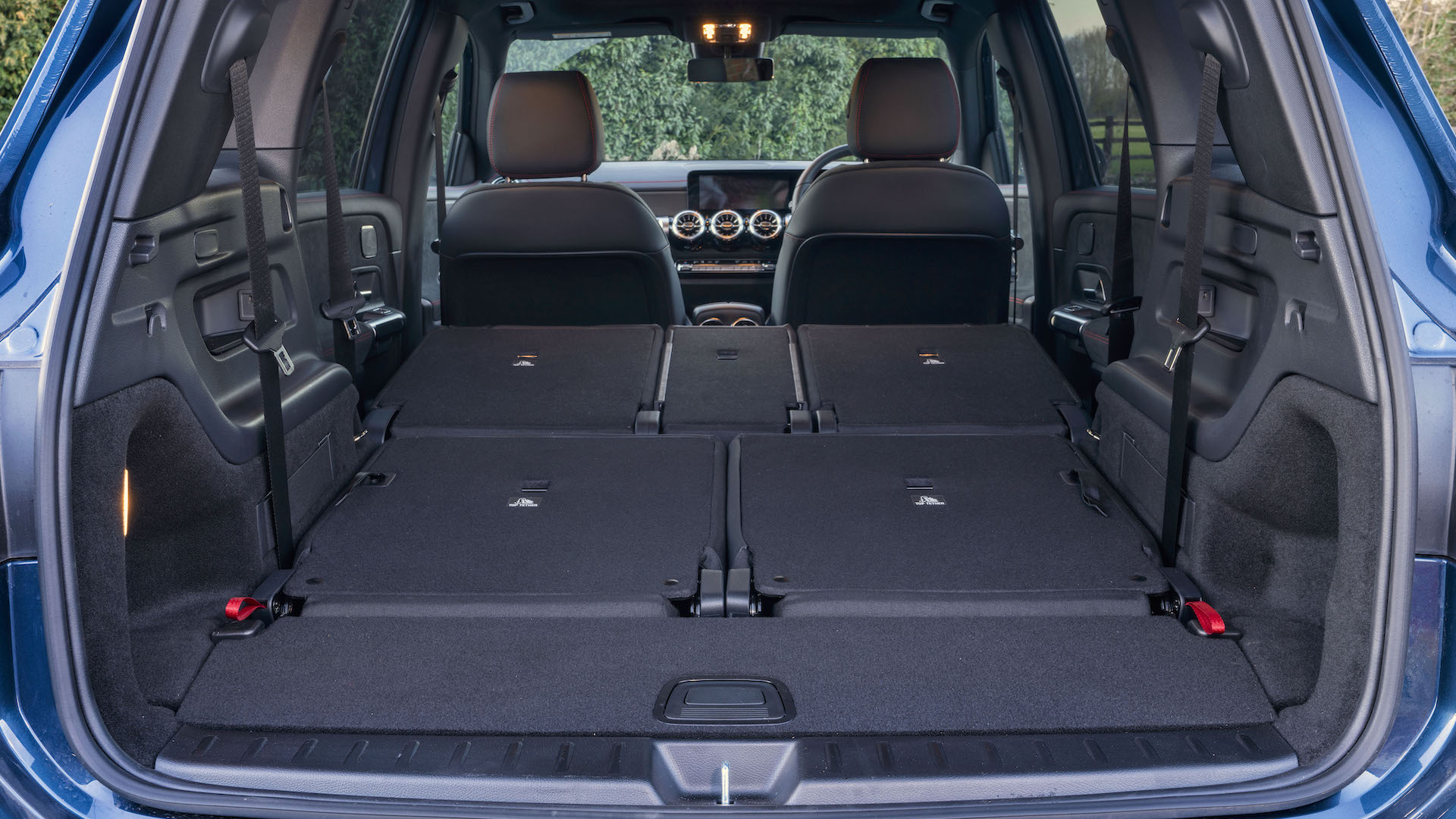 Mercedes EQB Review 2024 | Range, Interior & Price | carwow