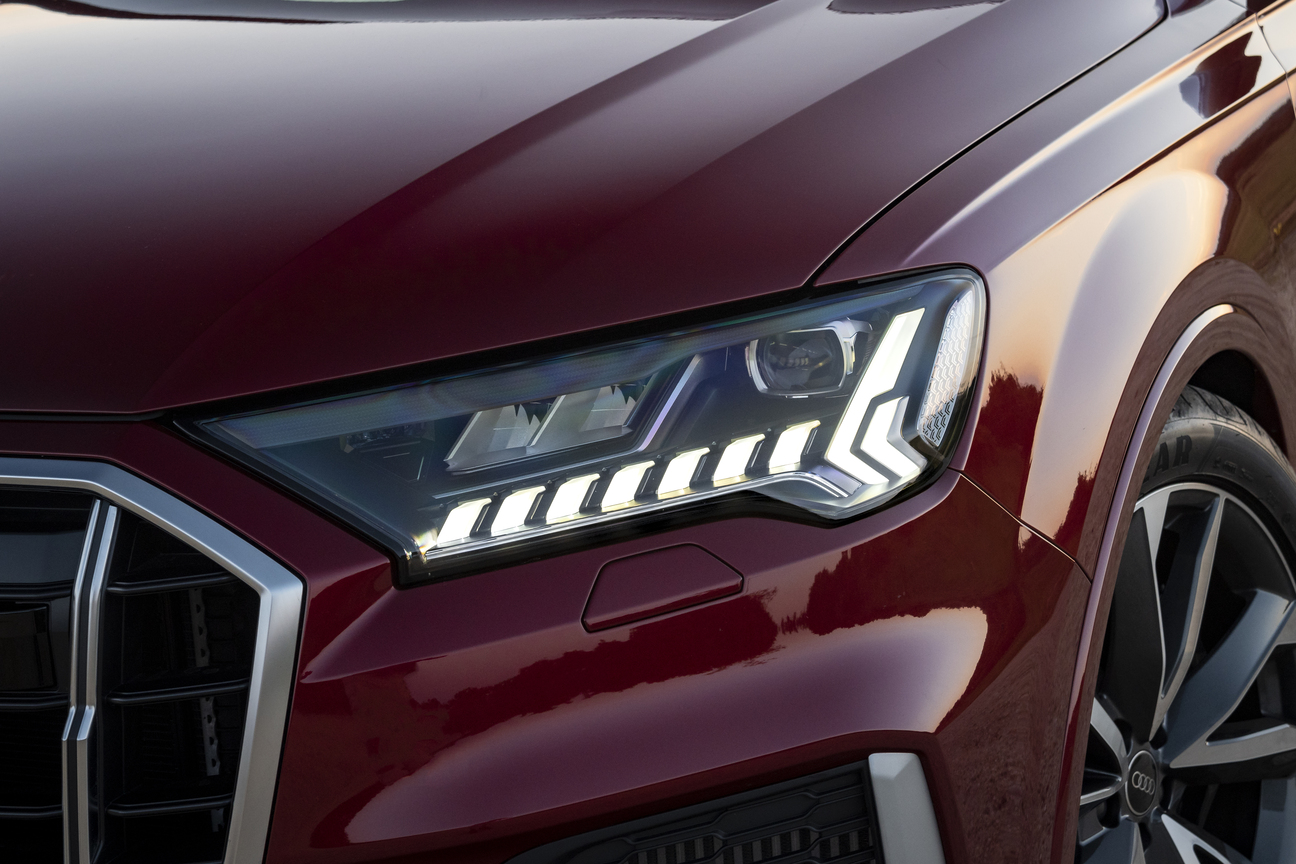 Audi SQ7 Review 2024 | Performance & Pricing | Carwow