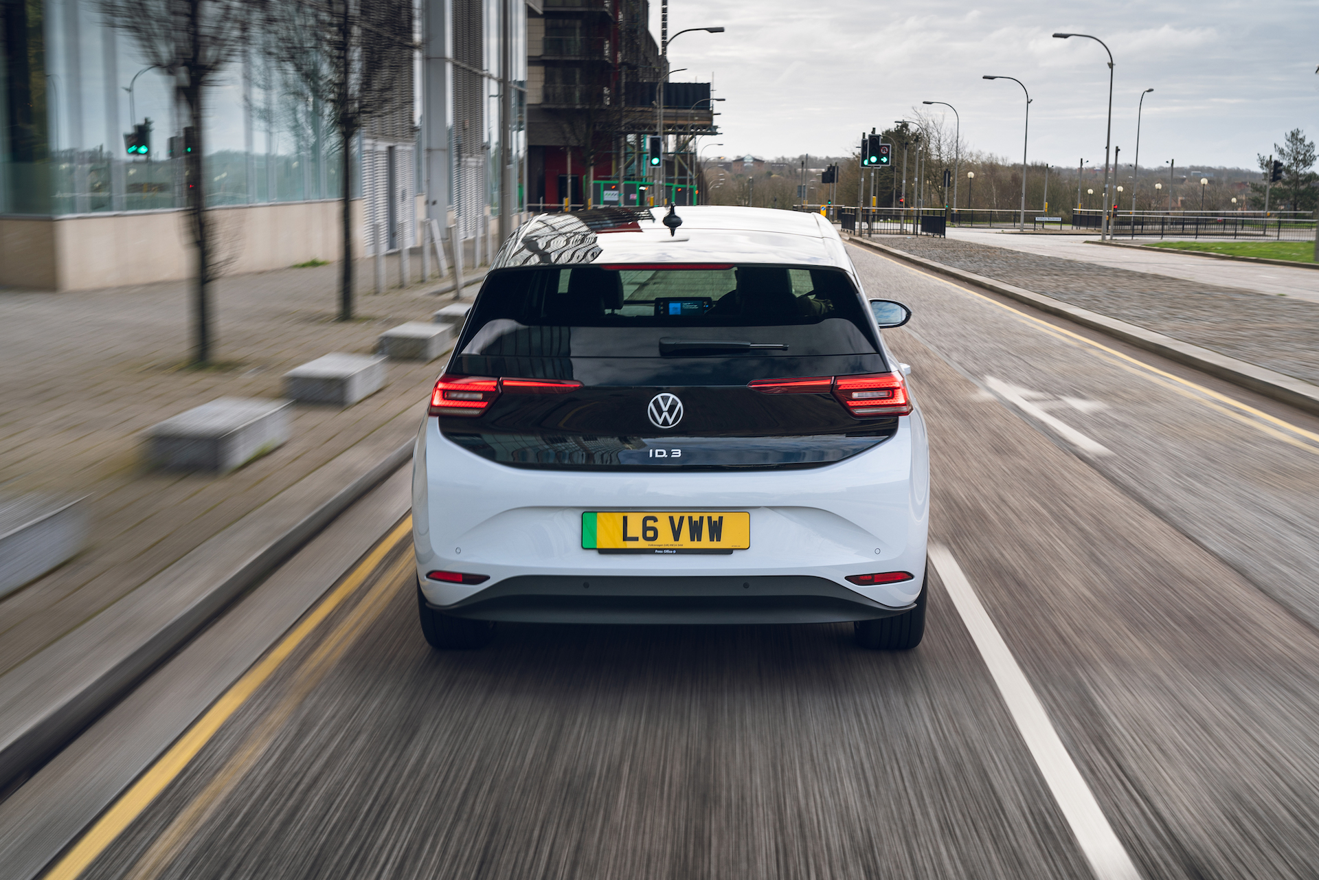 VW ID3 Review 2023 | Electric Range, Interior & Price | carwow