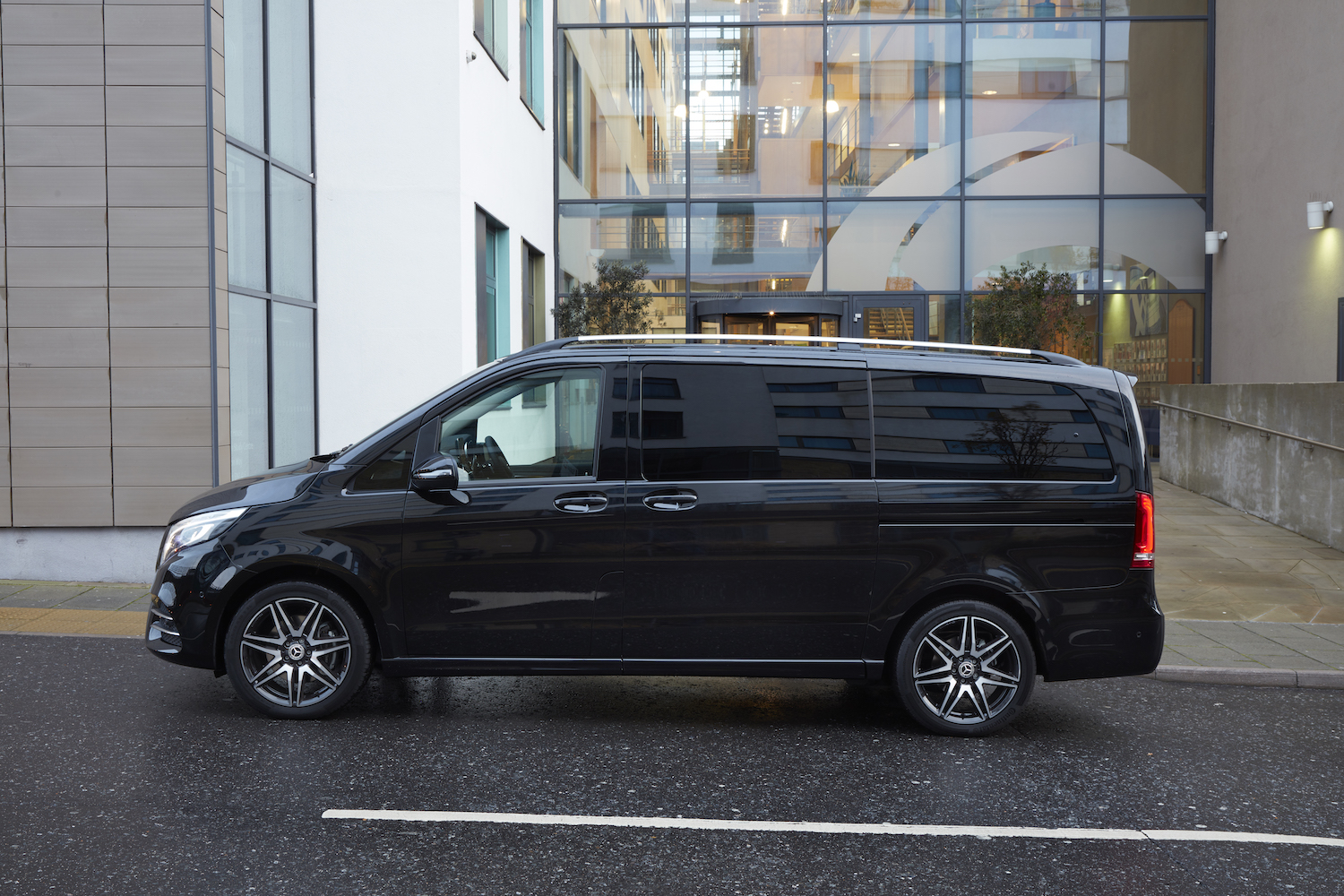 Mercedes-Benz V-Class Review 2025 | Performance & Pricing | Carwow