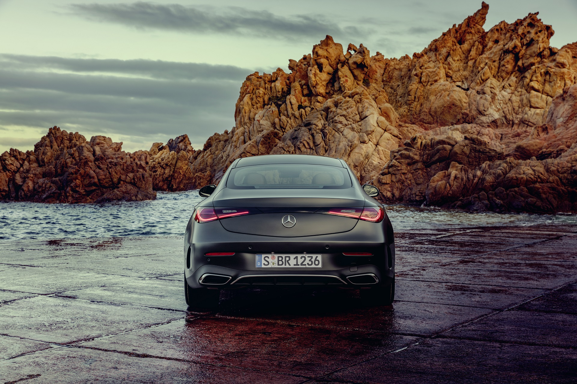 Mercedes-Benz CLE Coupe Review 2024 | Performance & Pricing | Carwow