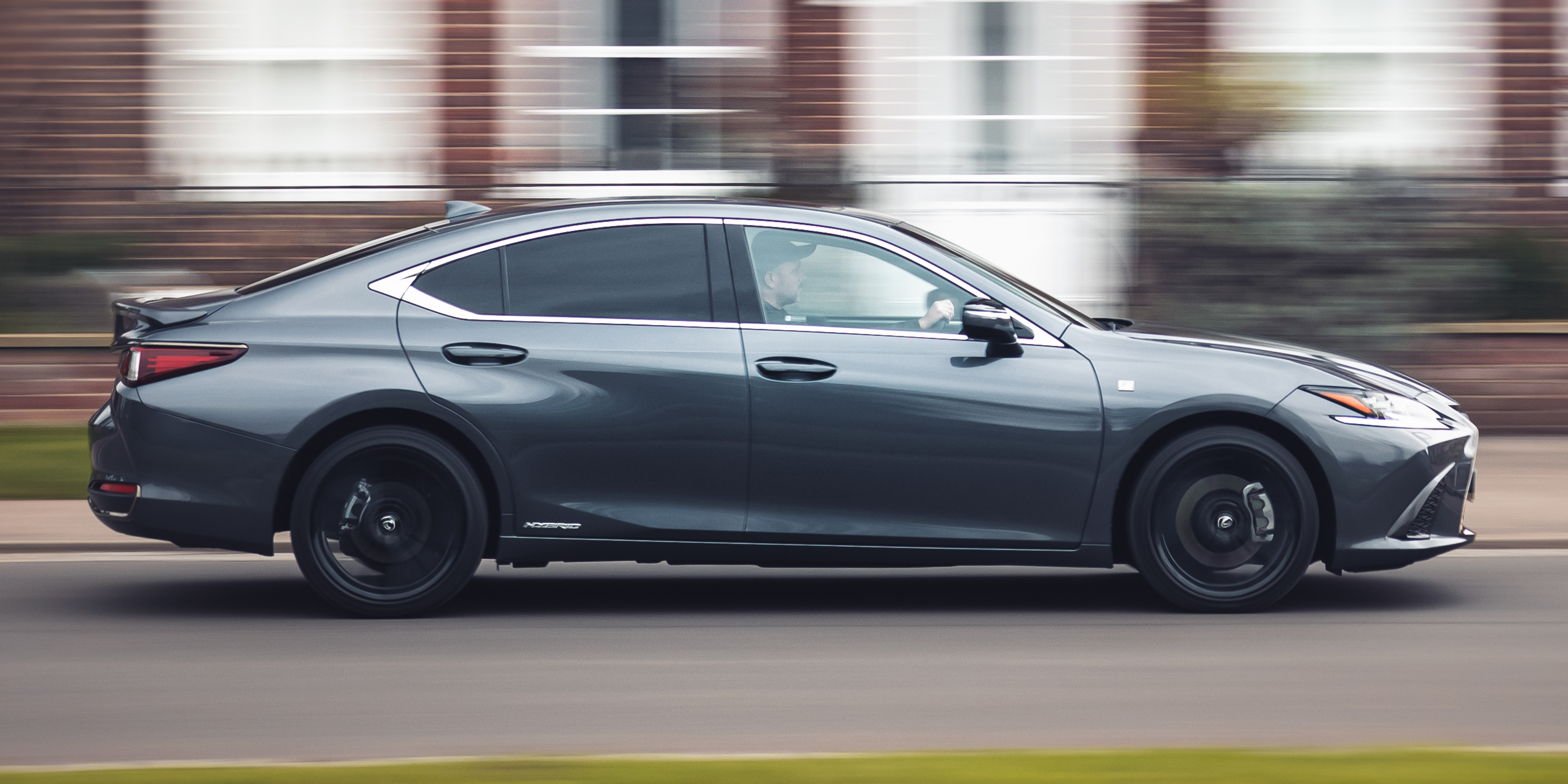 Lexus ES Review 2024 | Performance & Pricing | Carwow