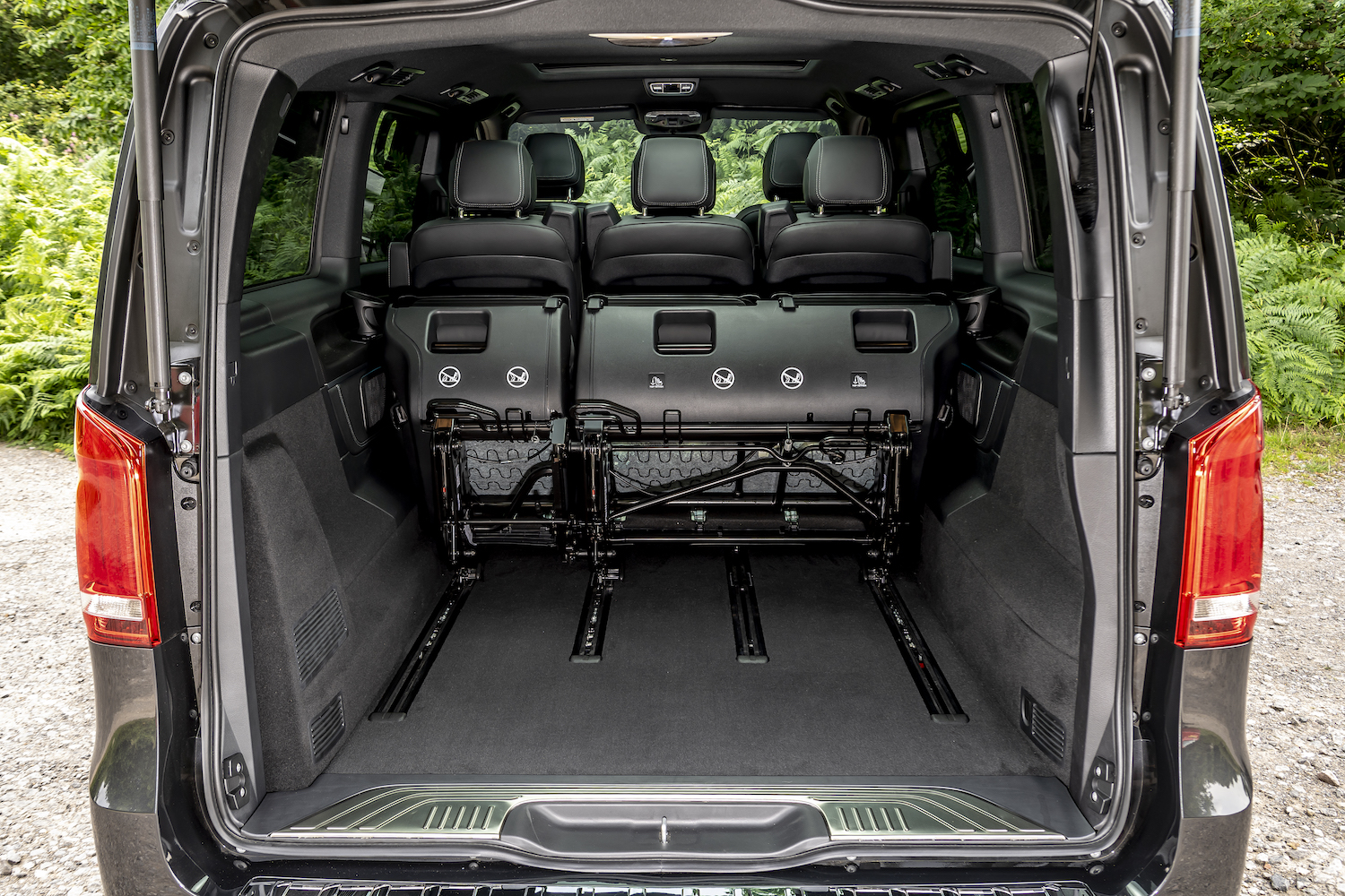 Mercedes-Benz V-Class Review 2024 | Performance & Pricing | Carwow