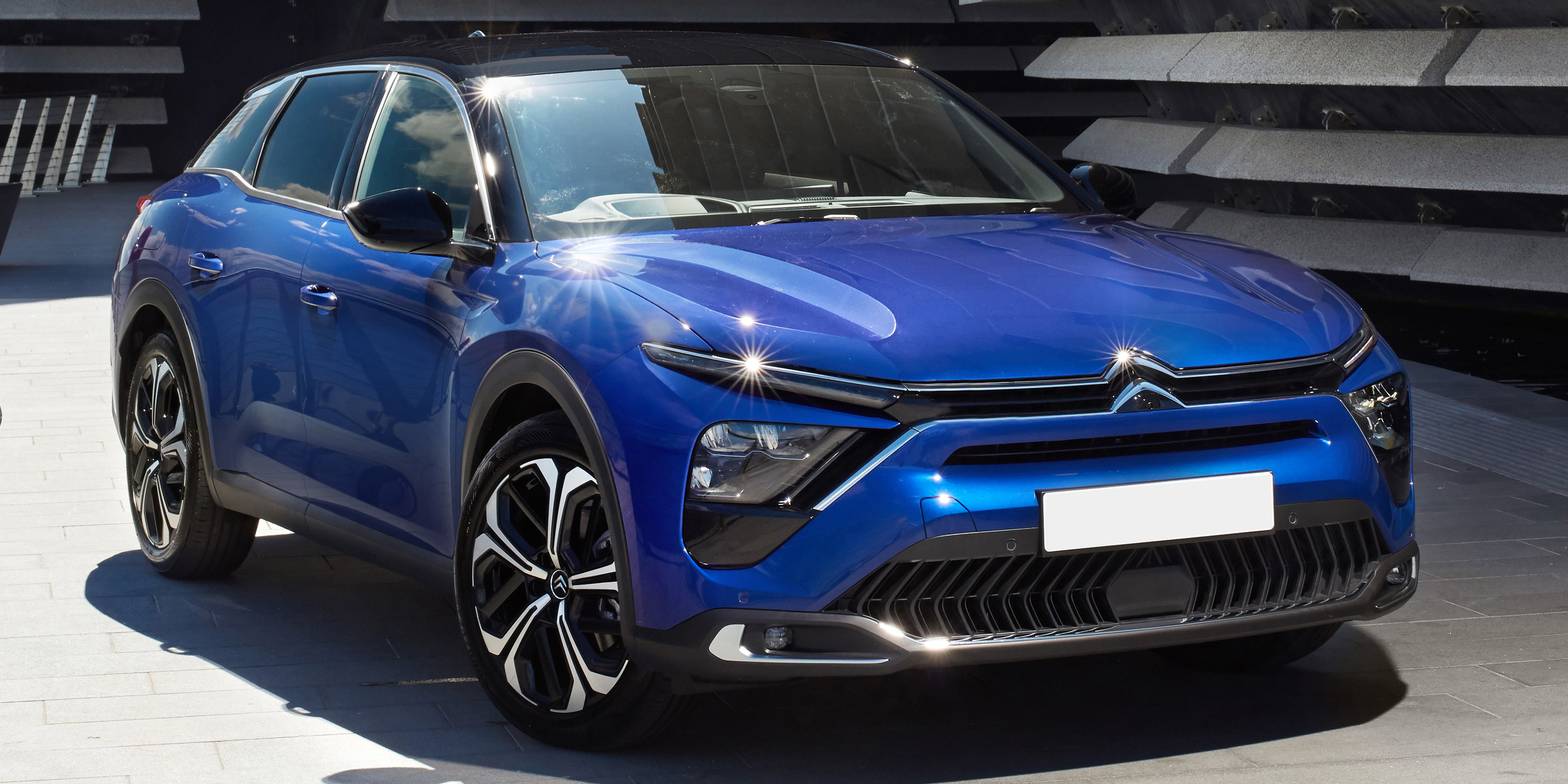 Citroen C5 X Review 2023 | Performance & Pricing | carwow