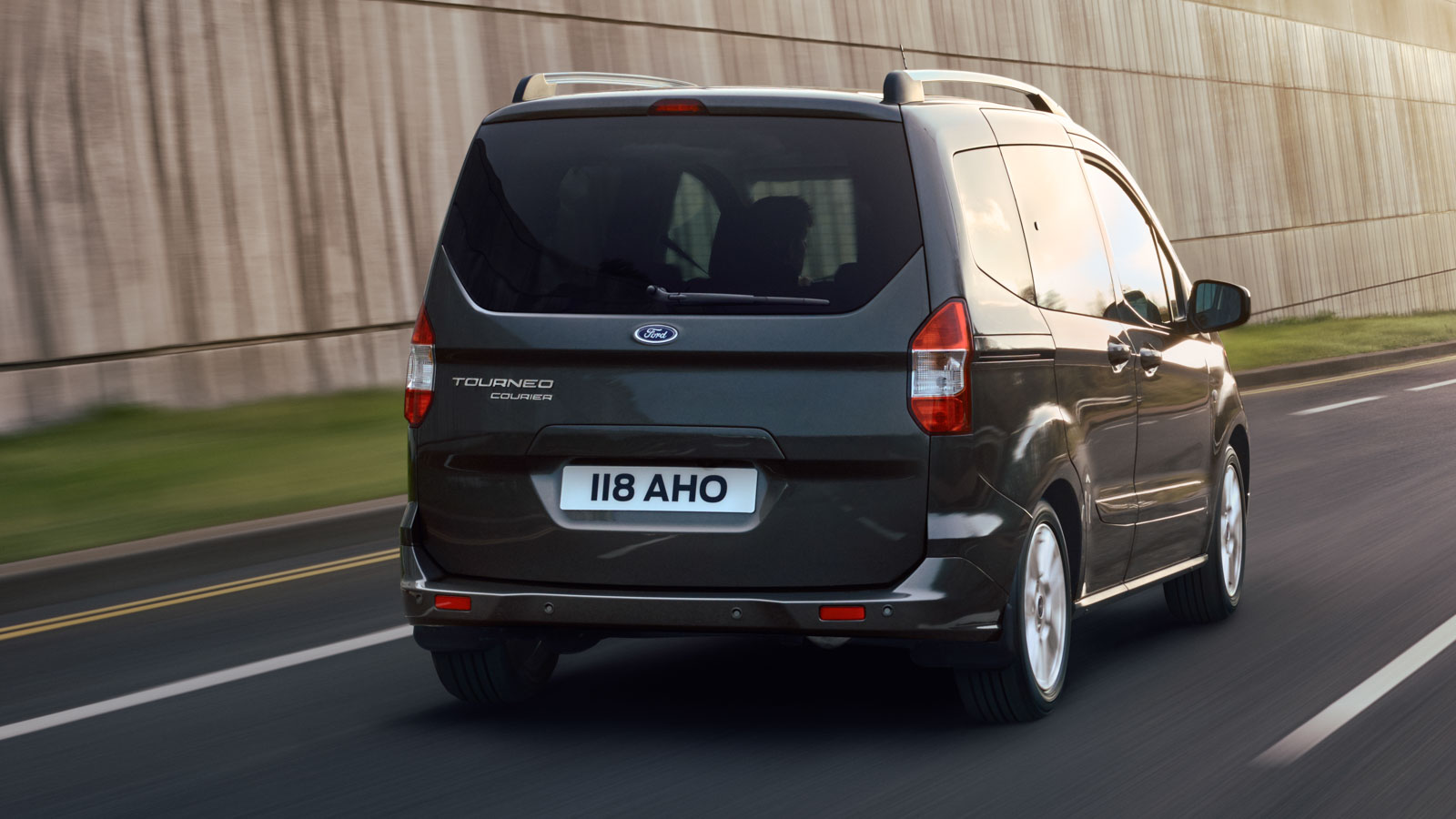 Prueba Ford Tourneo Courier (2018) | Precio y Opinión | Carwow