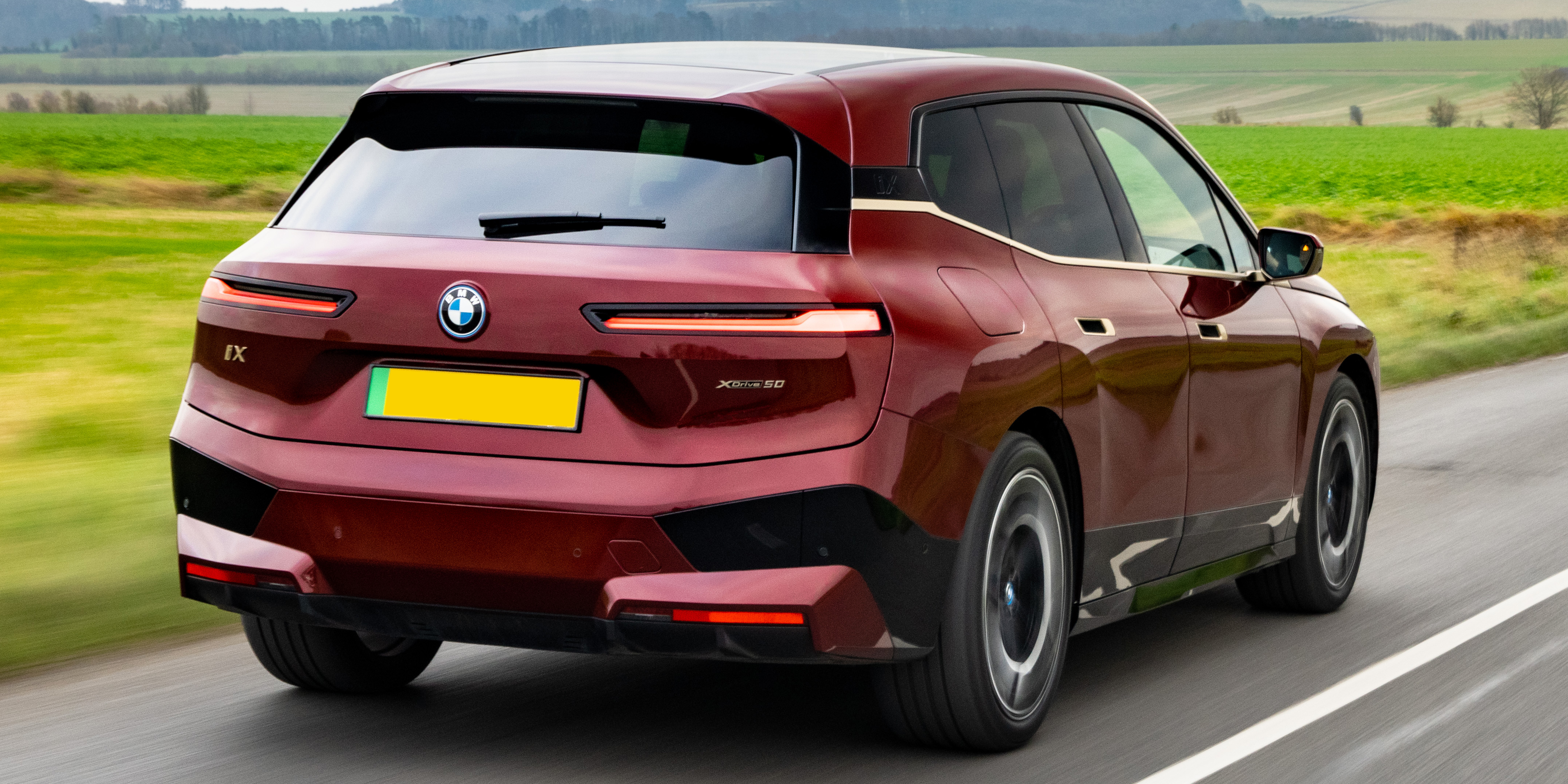 BMW iX Review 2024 | Electric Range, Interior & Price | carwow