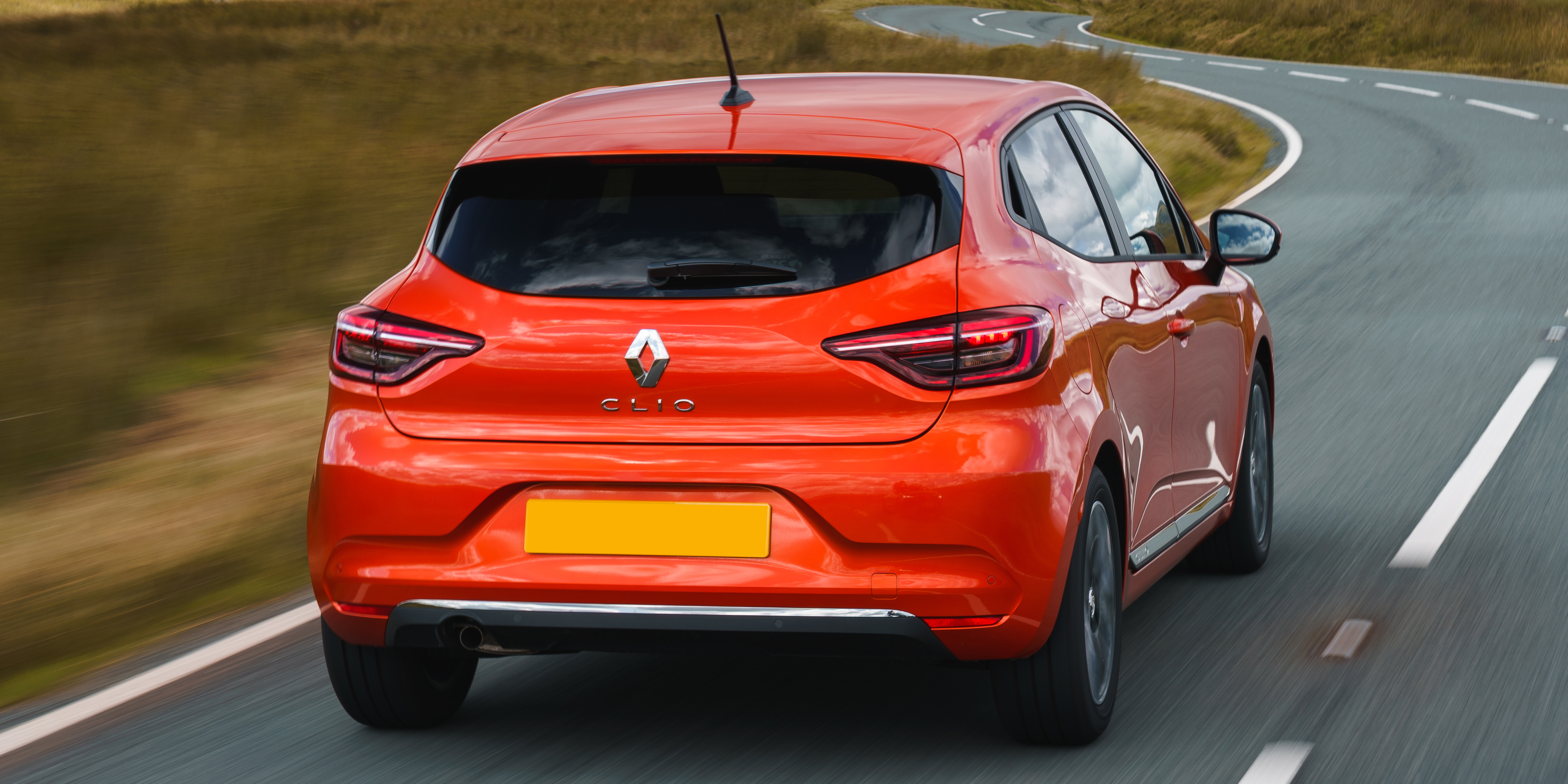 Renault Clio Review 2023 | Performance & Pricing | carwow