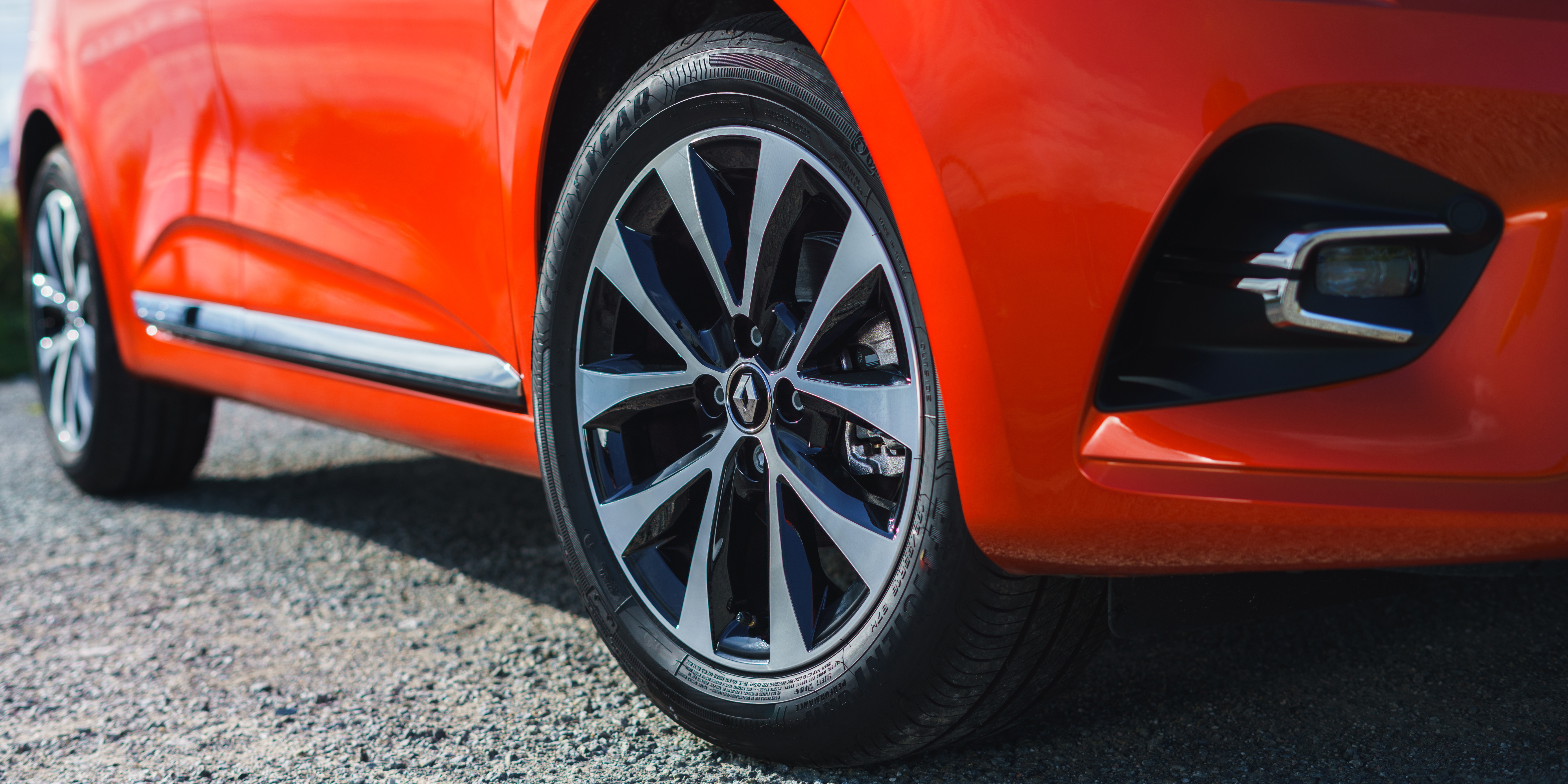 Renault Clio Review 2023 | Performance & Pricing | carwow