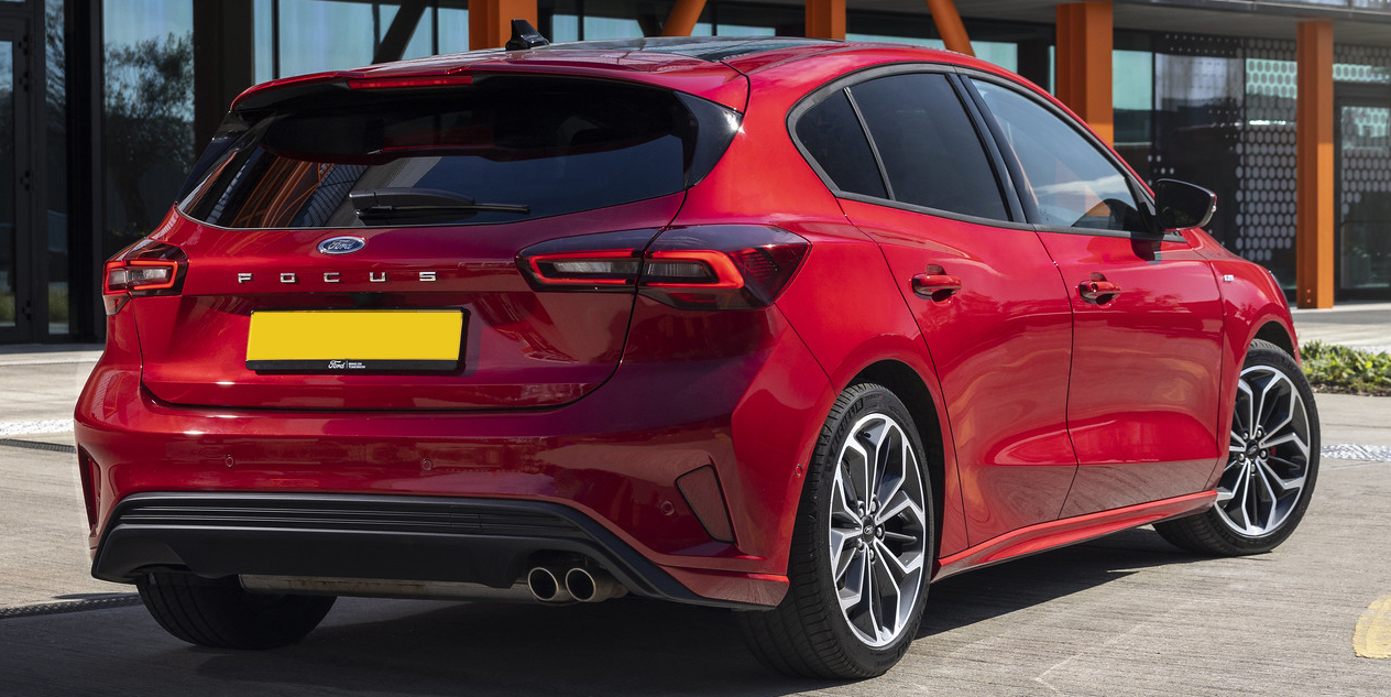Ford Focus Review 2023 | Performance & Pricing | carwow