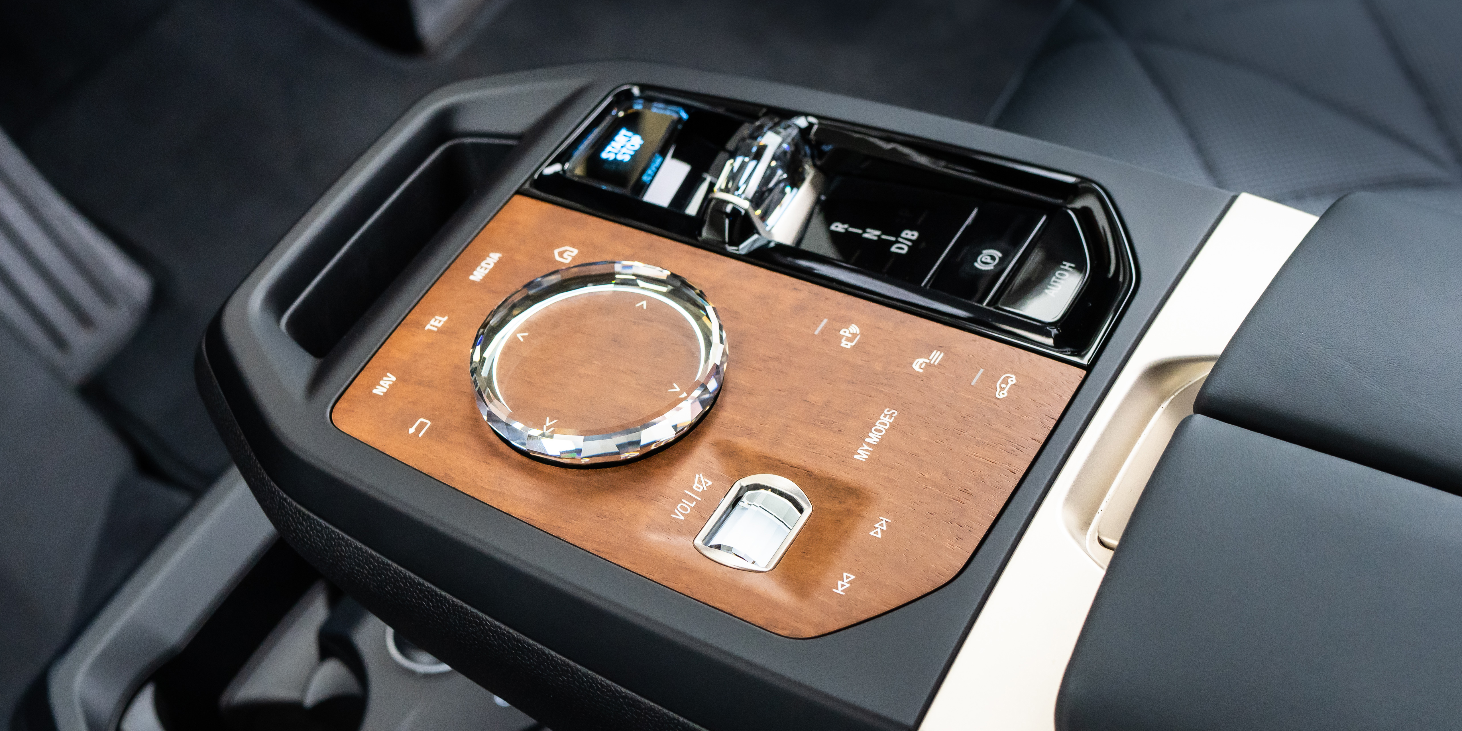 BMW iX Review 2023 | Performance & Pricing | carwow