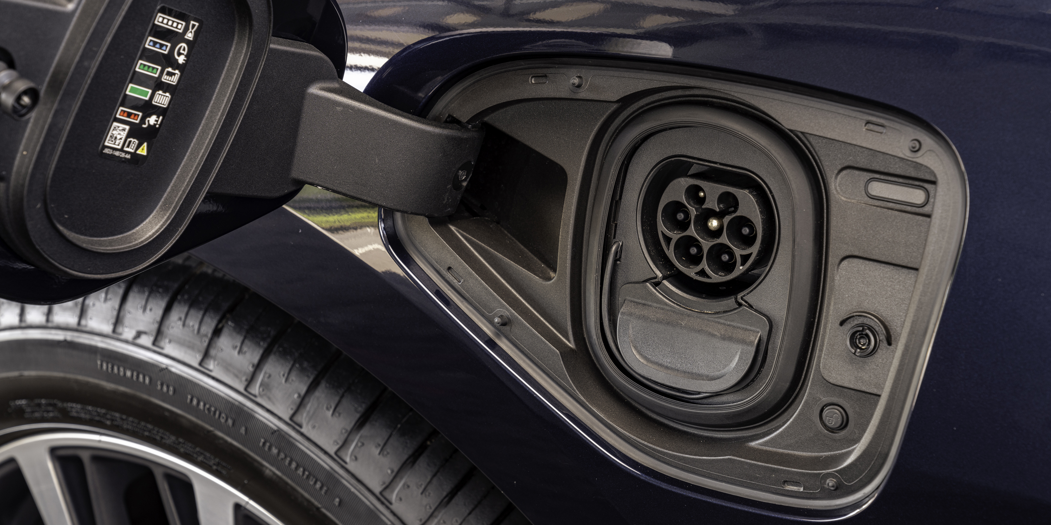 Jaguar I-PACE Review 2025 | Performance & Pricing | Carwow