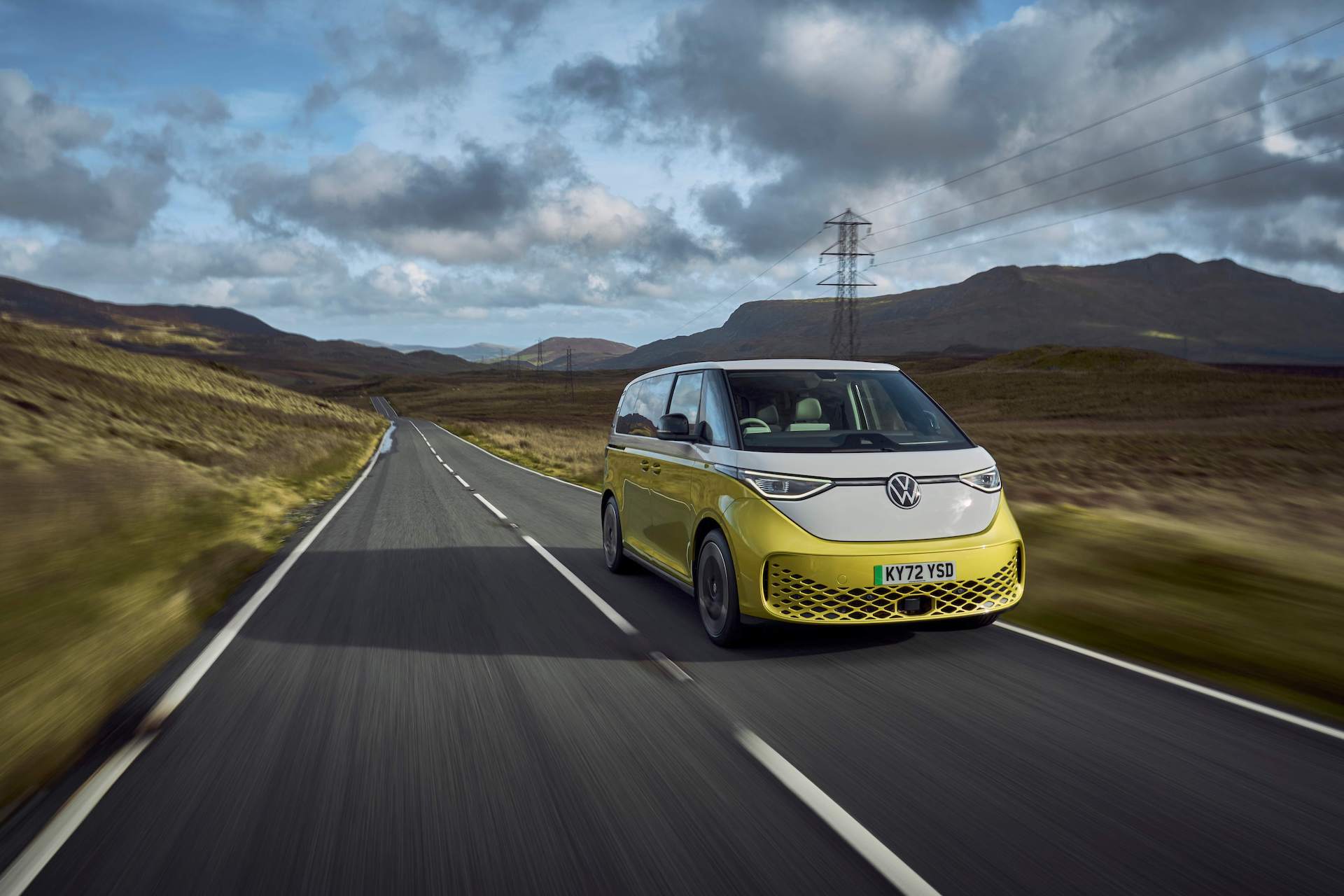 Volkswagen ID.Buzz Review 2023 | Performance & Pricing | carwow