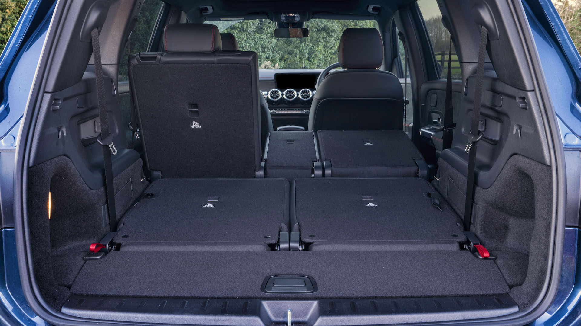 Mercedes EQB Review 2024 | Range, Interior & Price | carwow