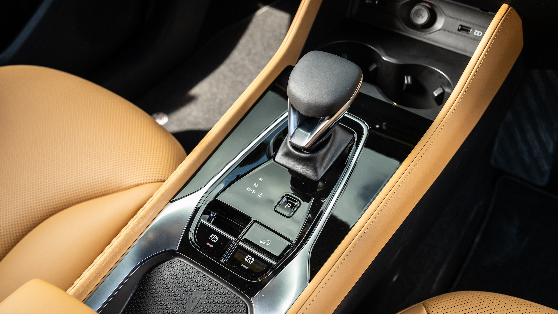 MG HS Review 2025 | Performance & Pricing | Carwow