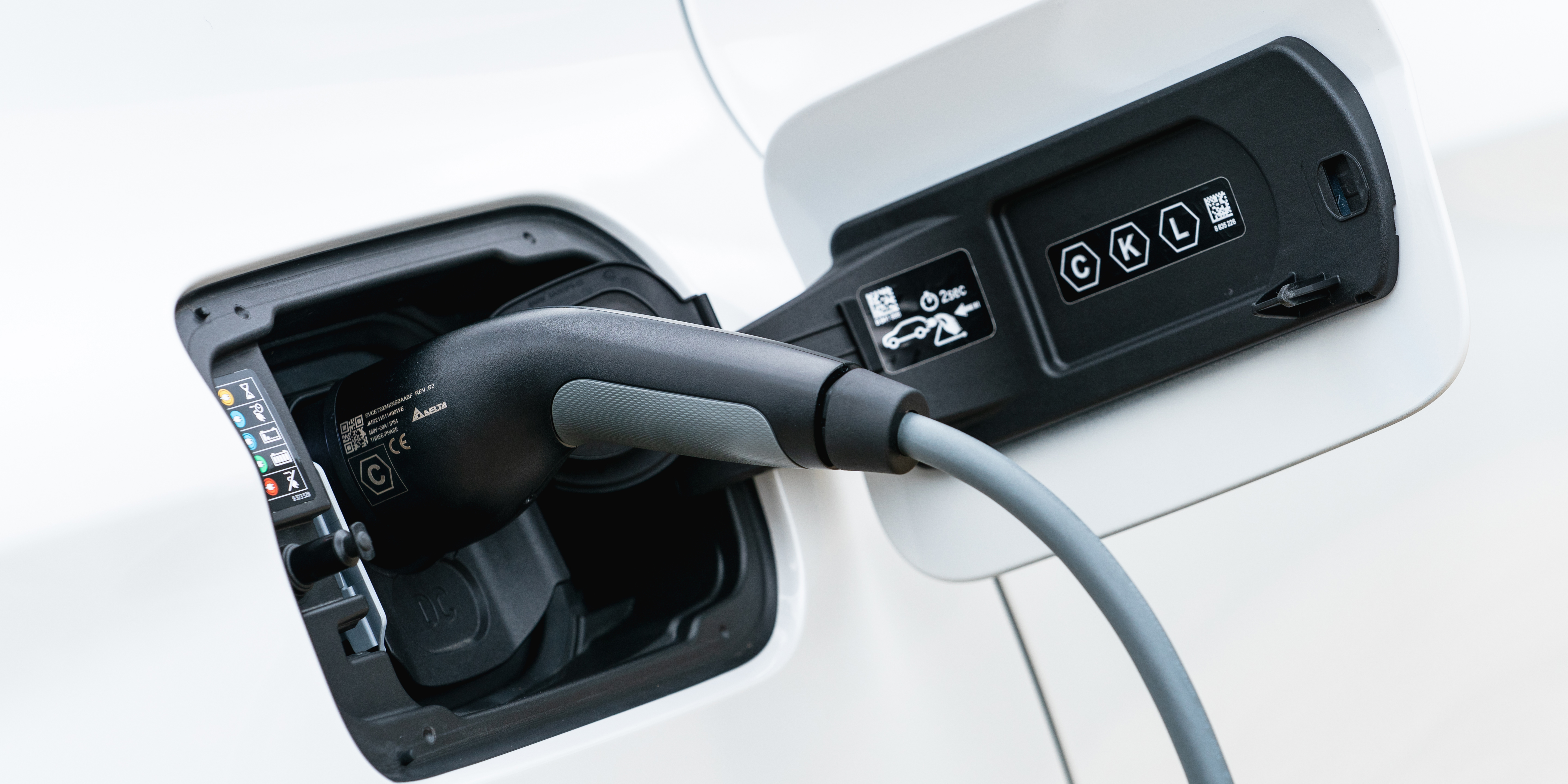 BMW iX3 Review 2025 | Range, Interior & Price | Carwow