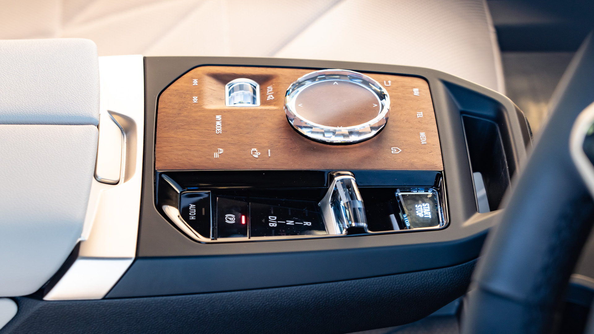 BMW iX Review 2025 | Electric Range, Interior & Price | Carwow