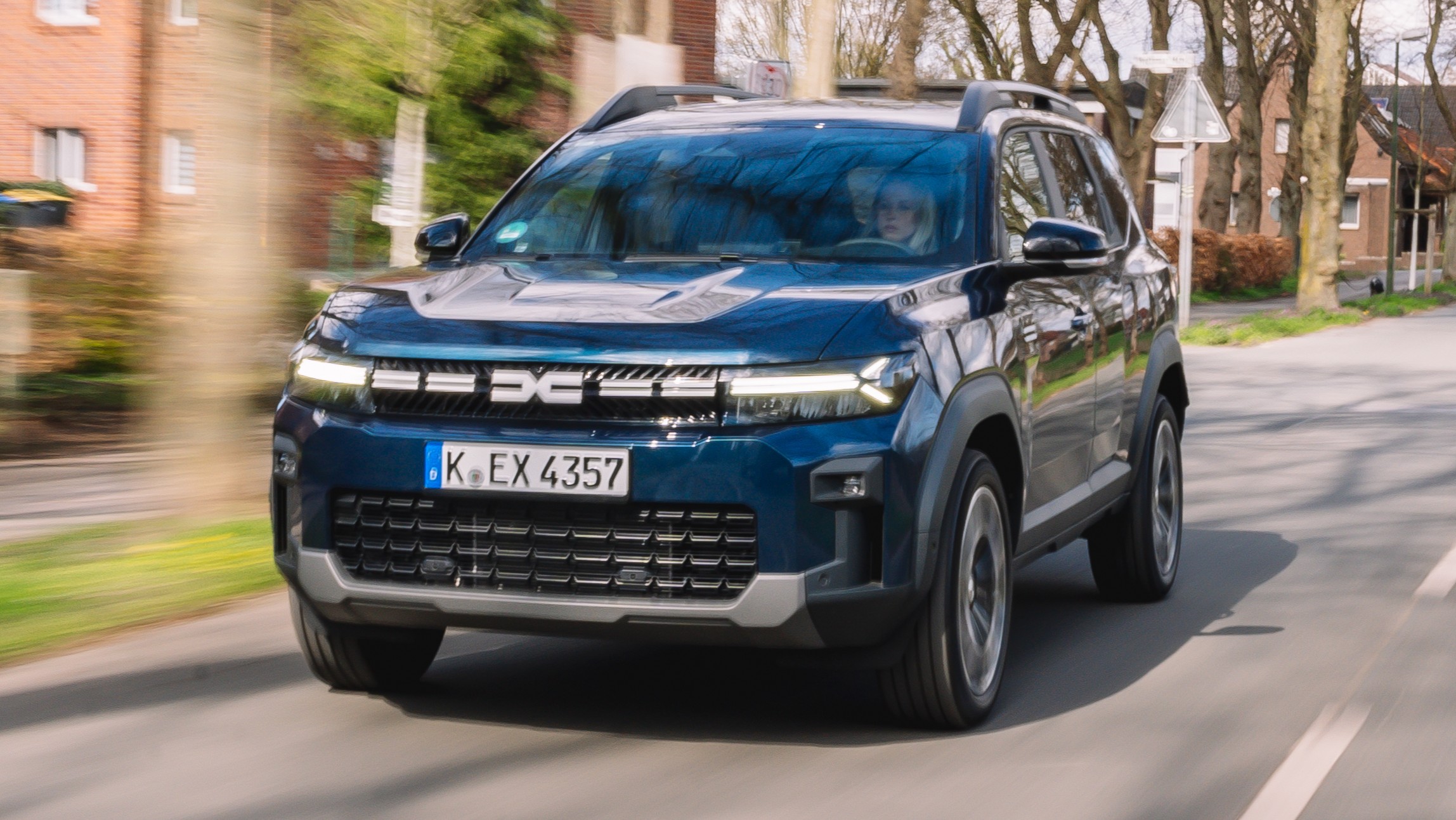 Farben des Dacia Bigster: Bilder & Aufpreise | carwow.de