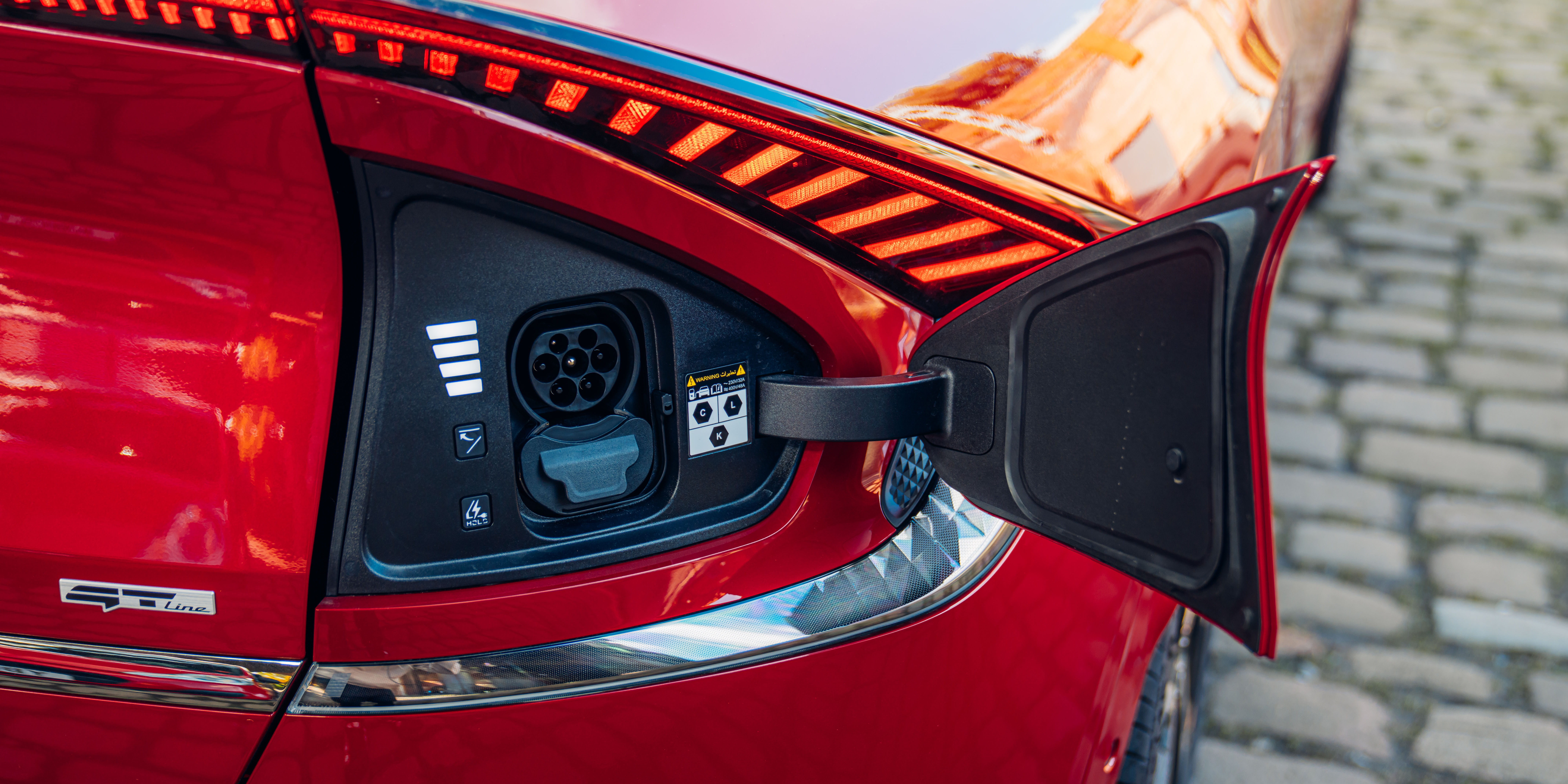 Kia EV6 Review 2022 | Performance & Pricing | carwow