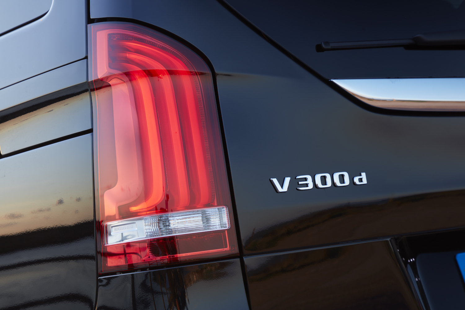 Mercedes-Benz V-Class Review 2025 | Performance & Pricing | Carwow