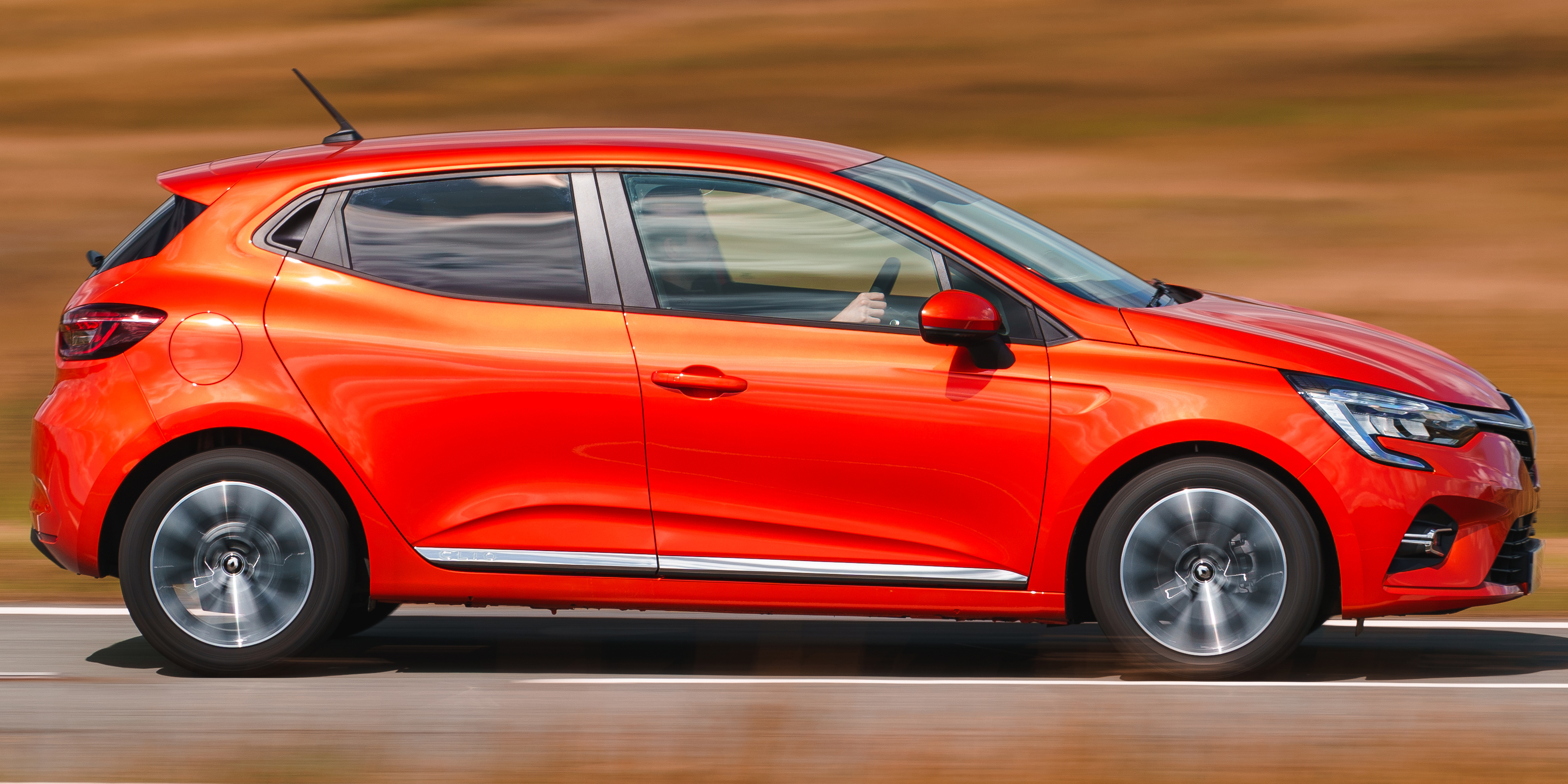 Renault Clio Review 2023 | Performance & Pricing | carwow