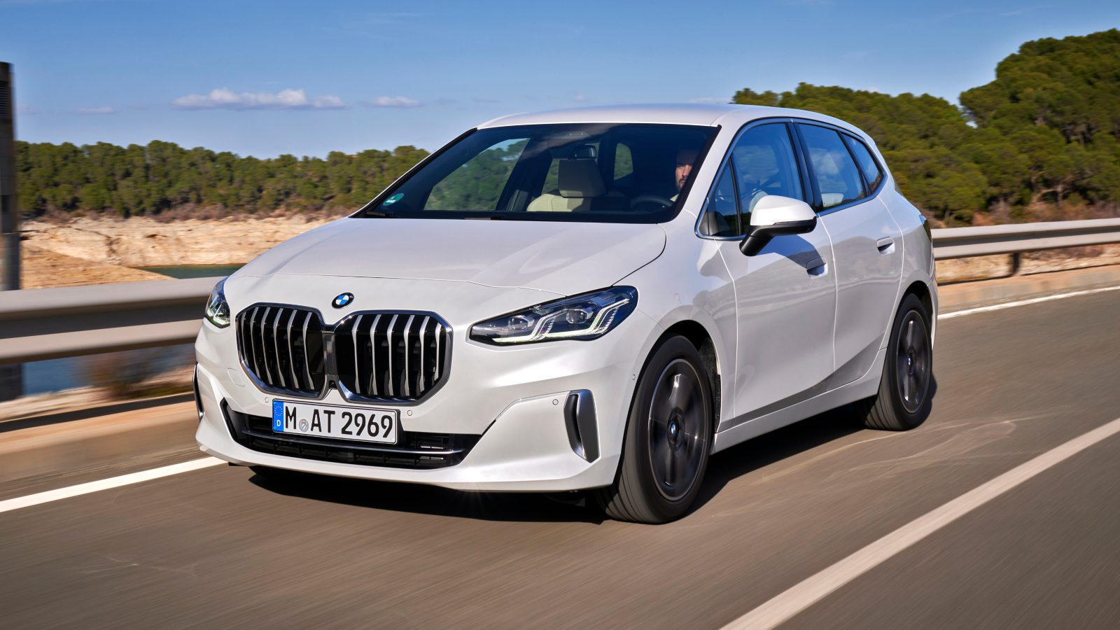 ¿Qué piensa el conductor de un "BMW" de tracción delantera cuando ve ...