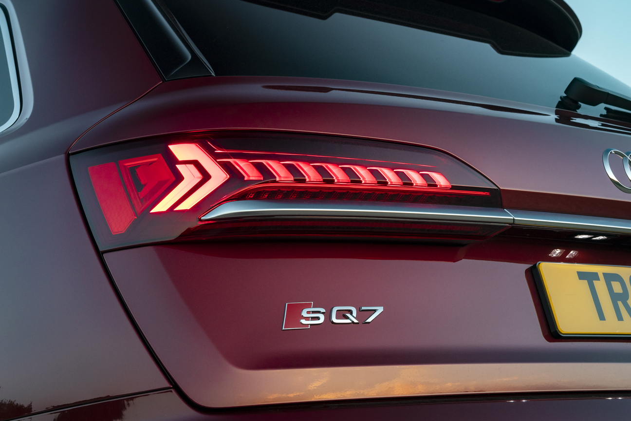 Audi SQ7 Review 2024 | Performance & Pricing | Carwow