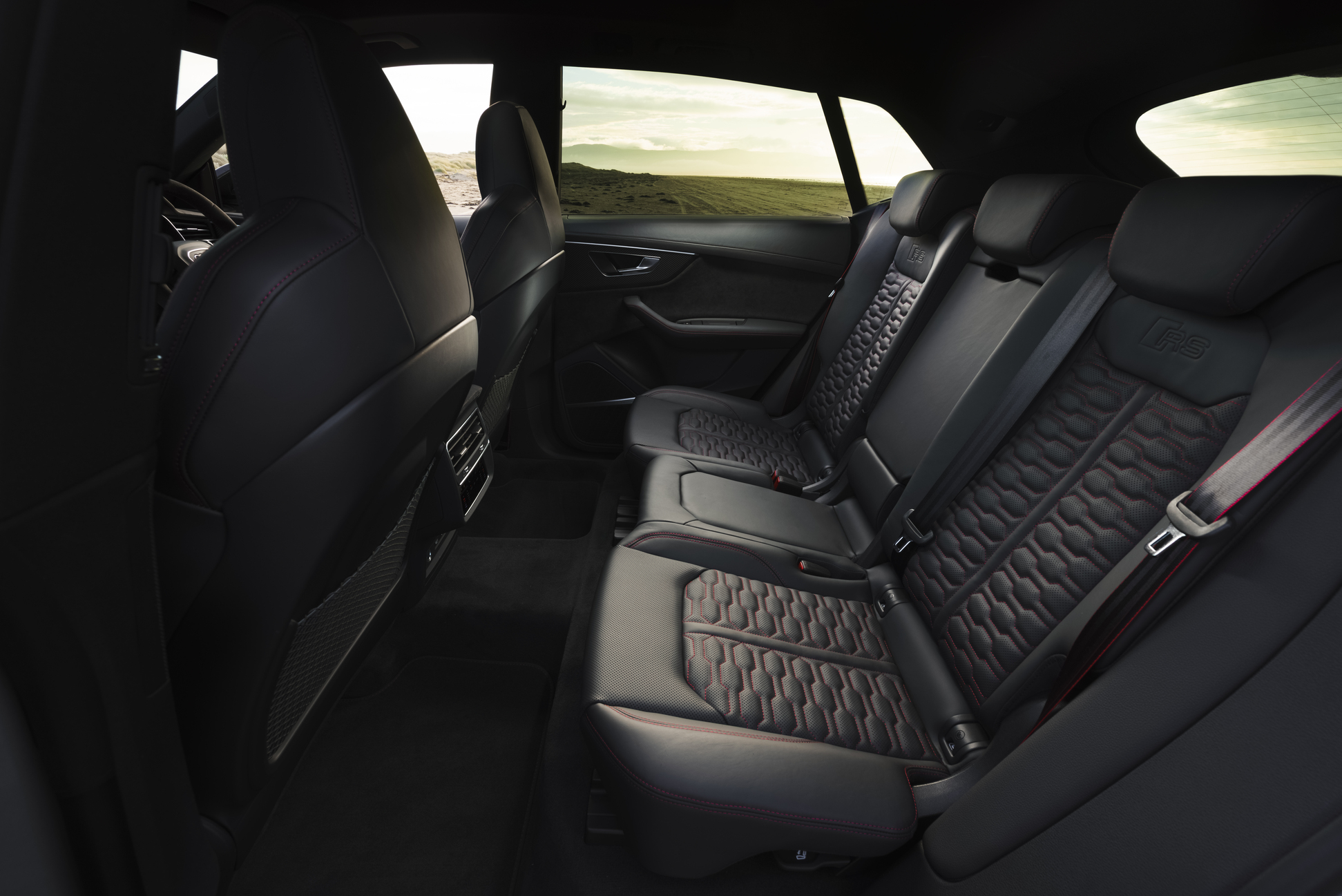 Audi RS Q8 Review 2025 | Performance & Pricing | Carwow