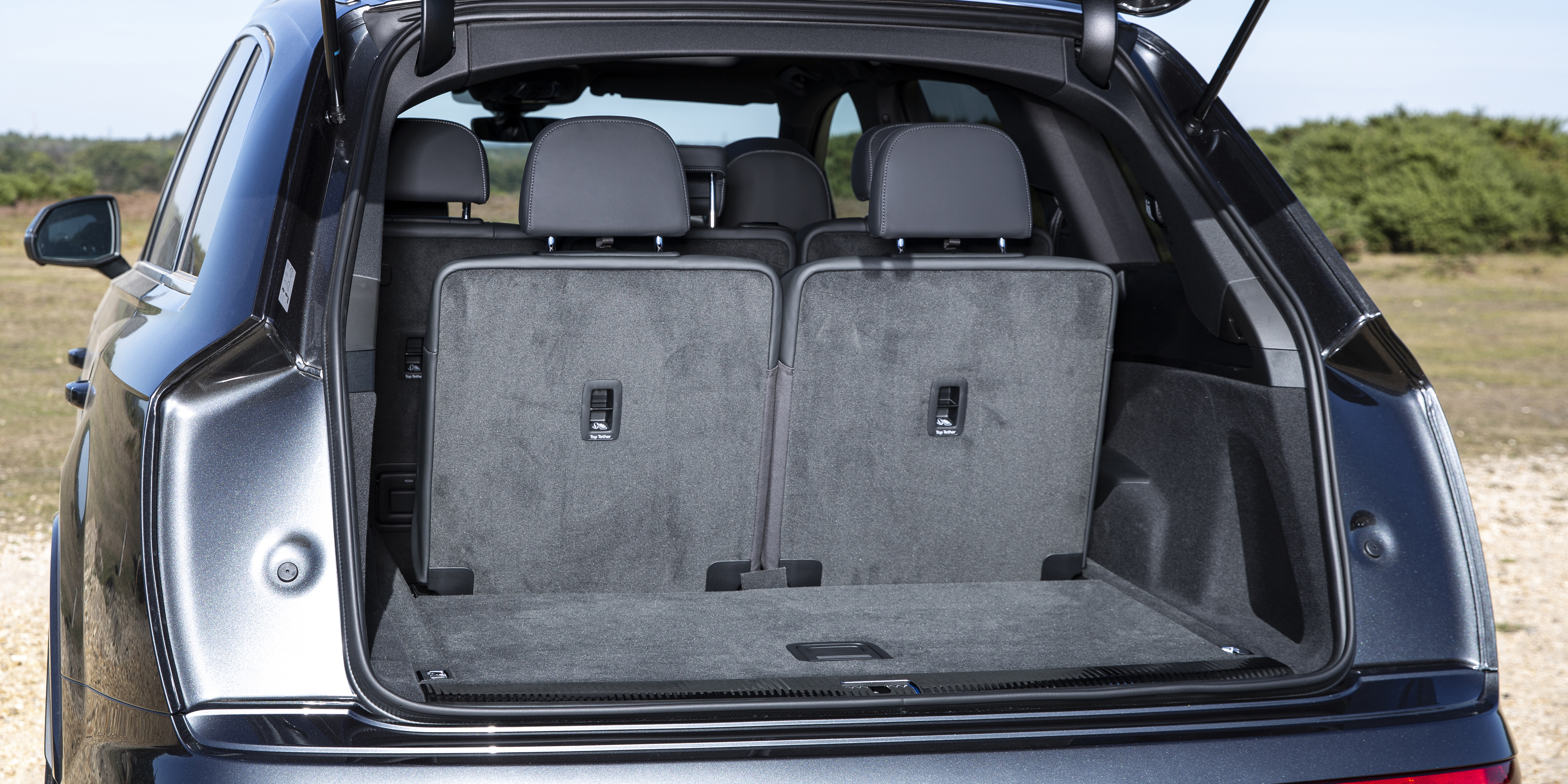 Audi Q7 Review 2023 | Performance & Pricing | carwow