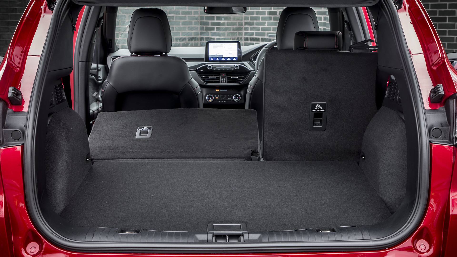 Ford Kuga Review 2025 | Interior, Boot Space & Price | Carwow