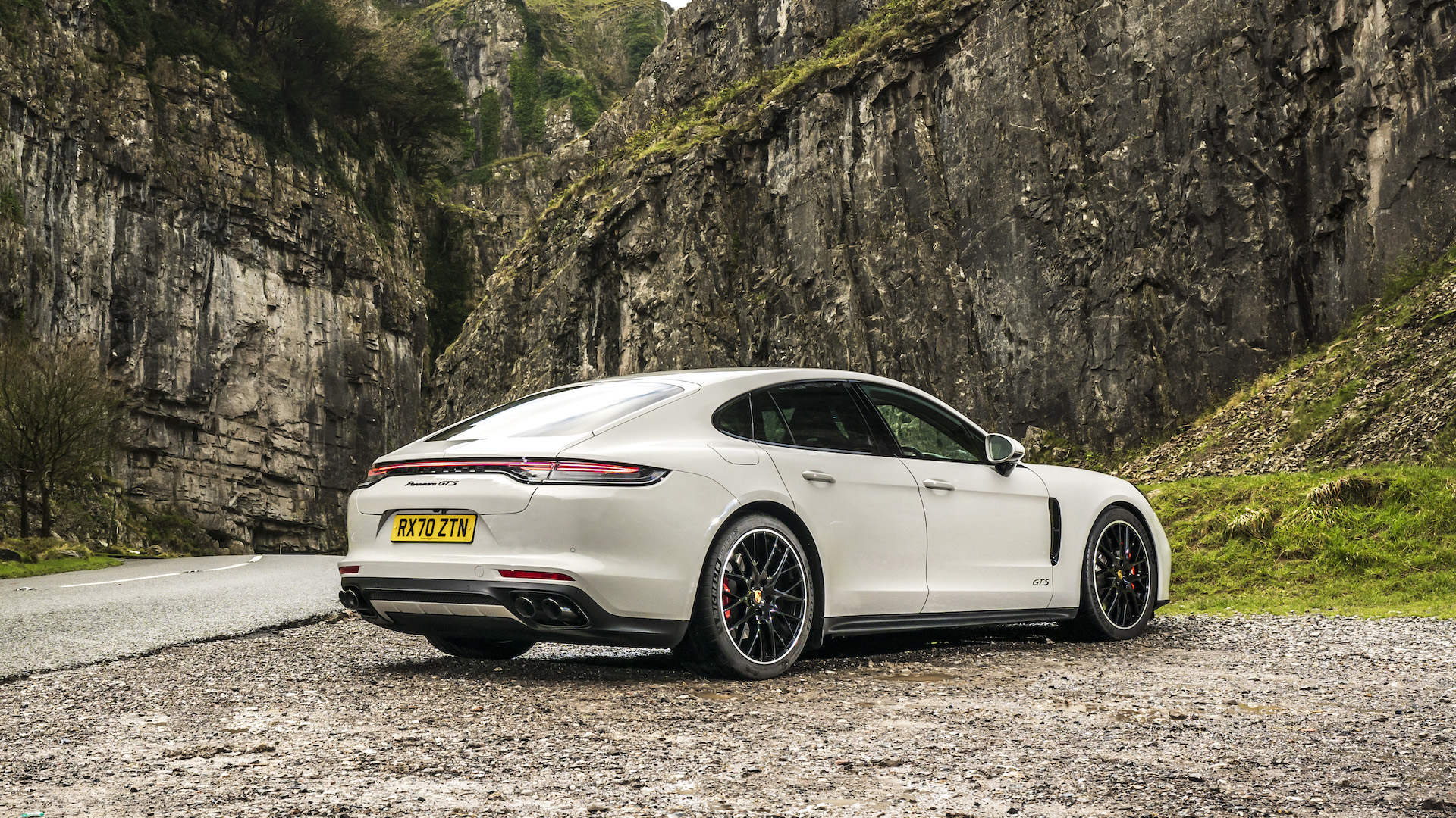 Porsche Panamera Review 2024 | Performance & Pricing | Carwow