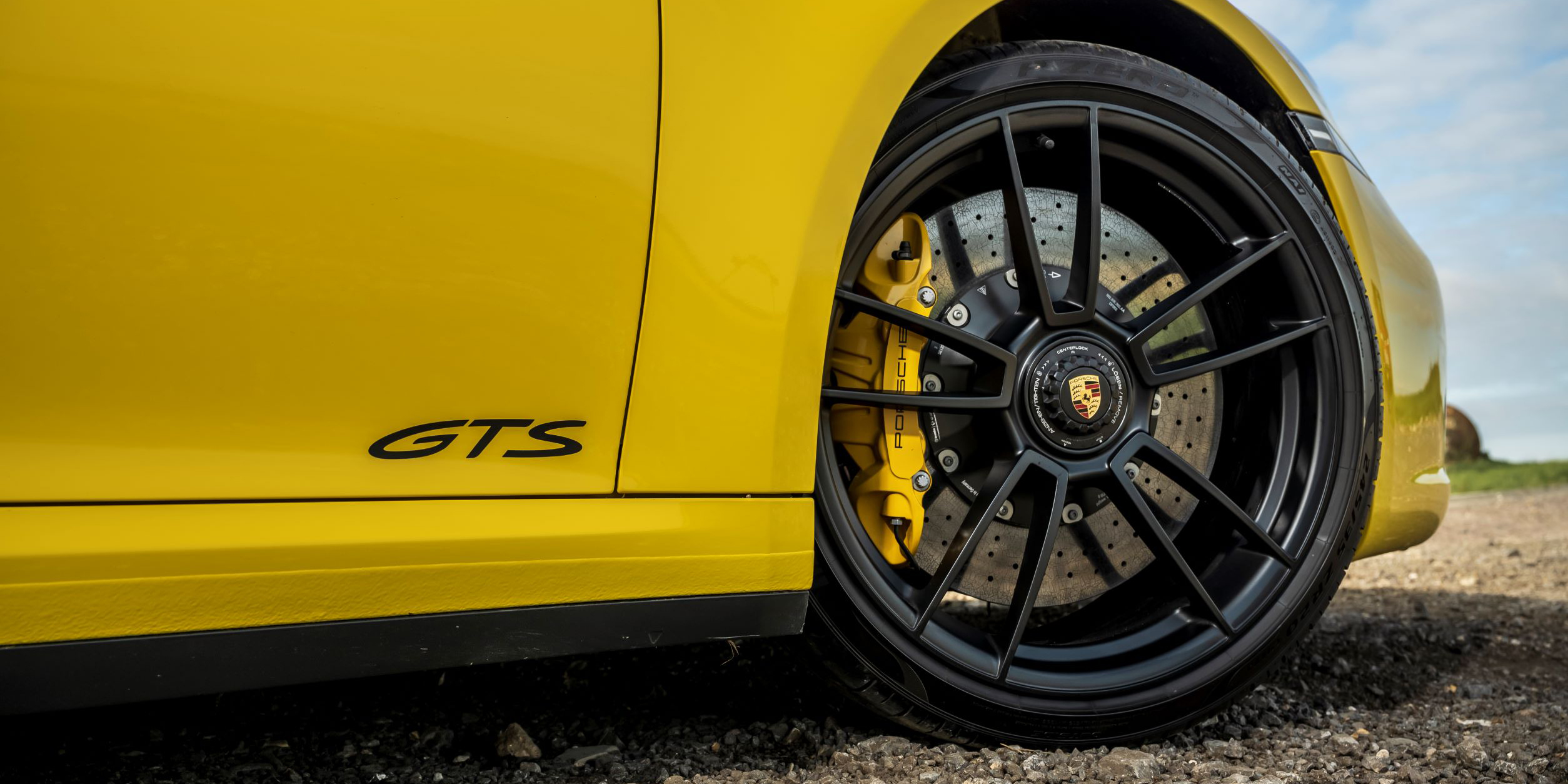 Porsche 911 Review 2023 | Performance & Pricing | carwow