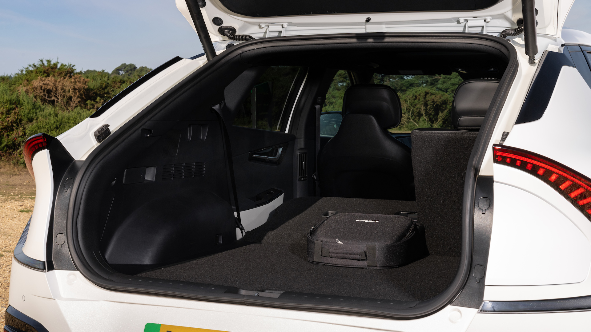 Kia EV6 Review 2024 | Price, Interior & Range | Carwow