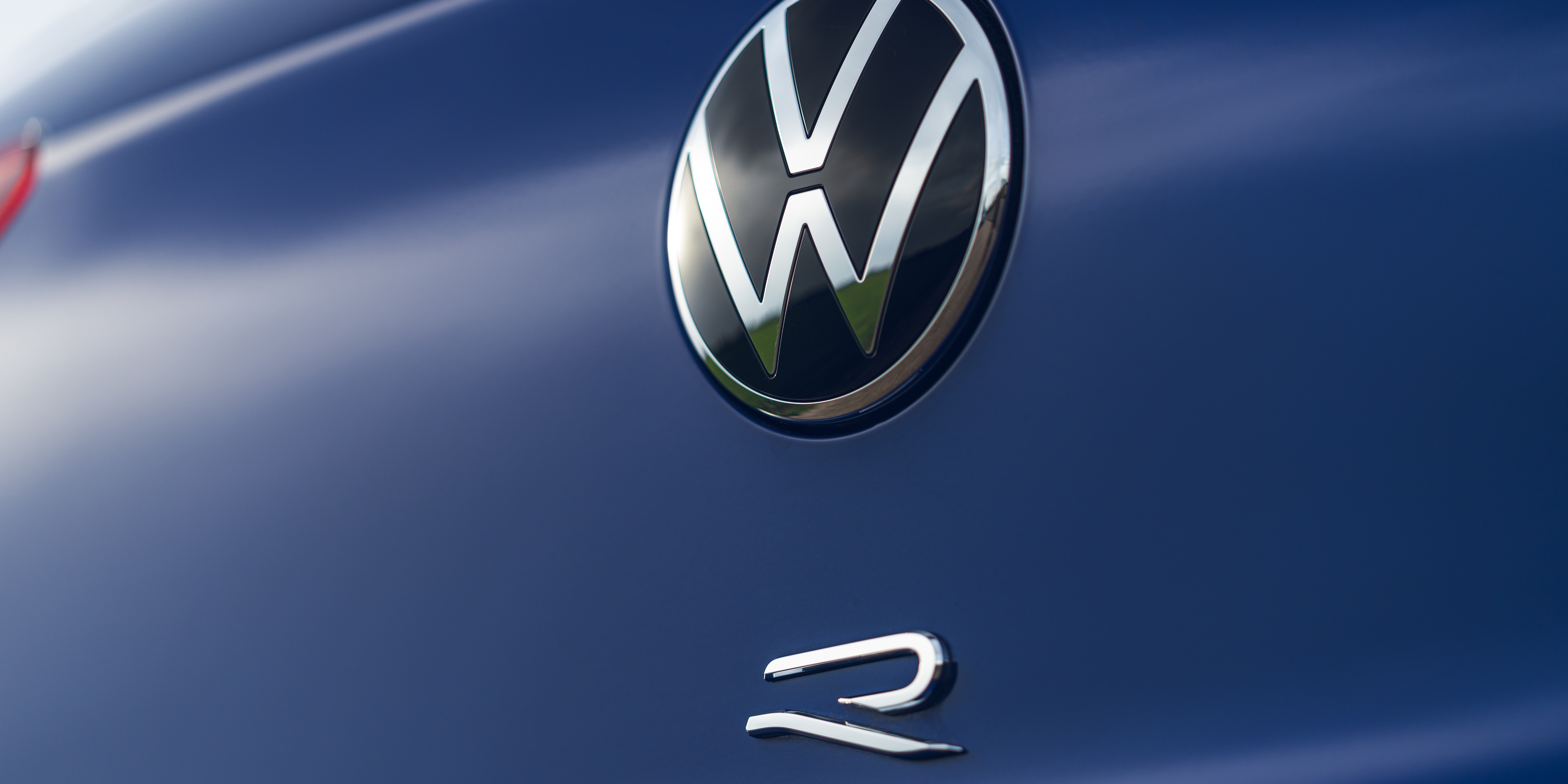 VW Golf R Review 2025 | Price, Interior & Performance | Carwow