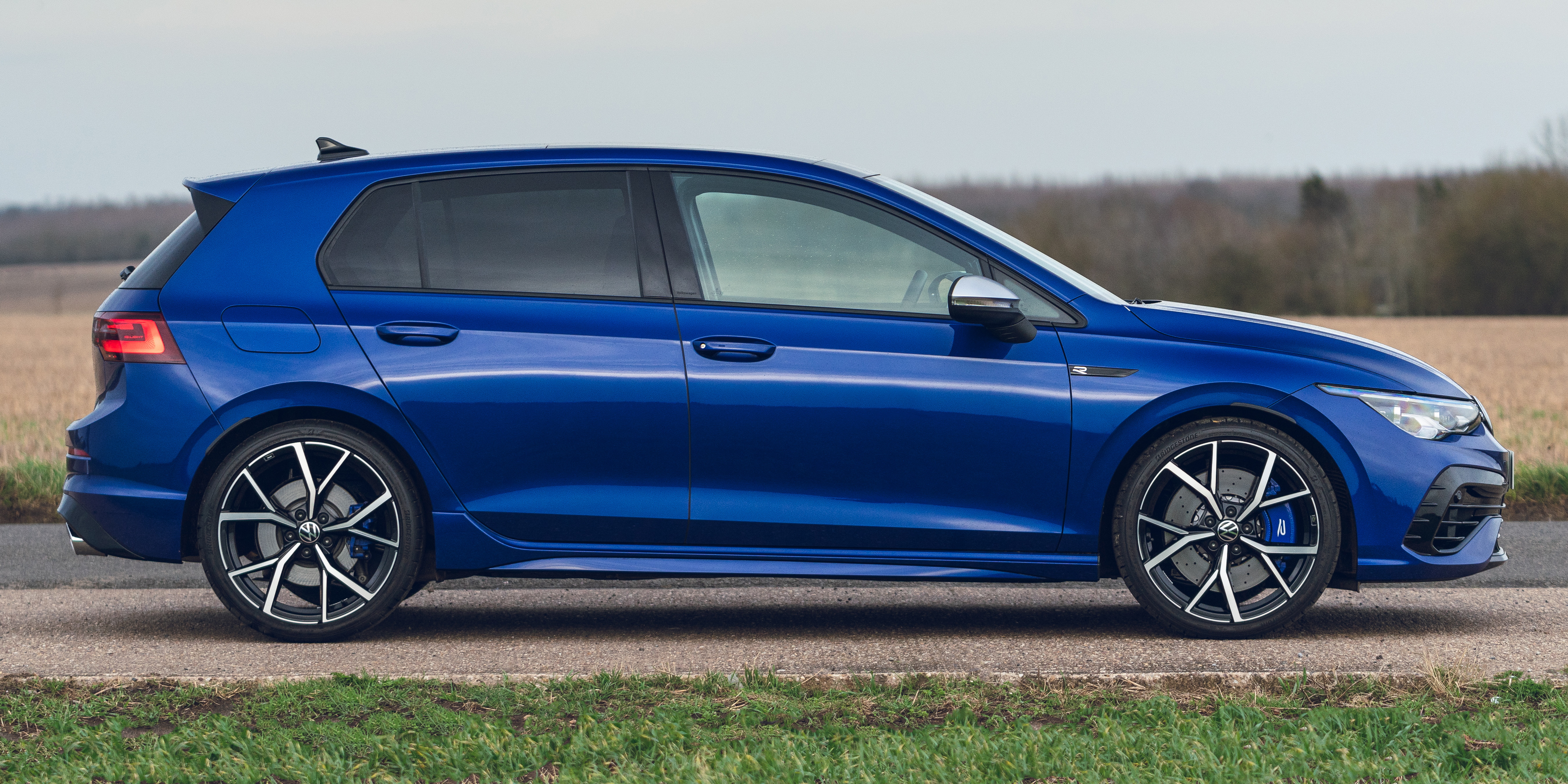 VW Golf R Review 2025 | Price, Interior & Performance | Carwow