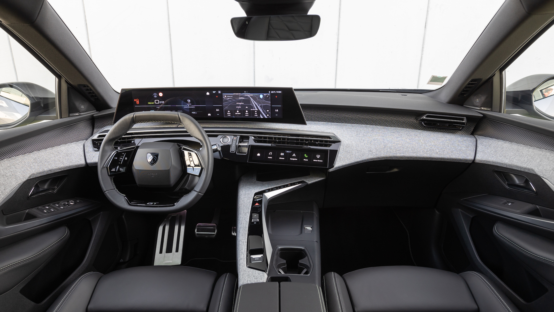 Peugeot 3008 Review 2024 | Performance & Pricing | Carwow