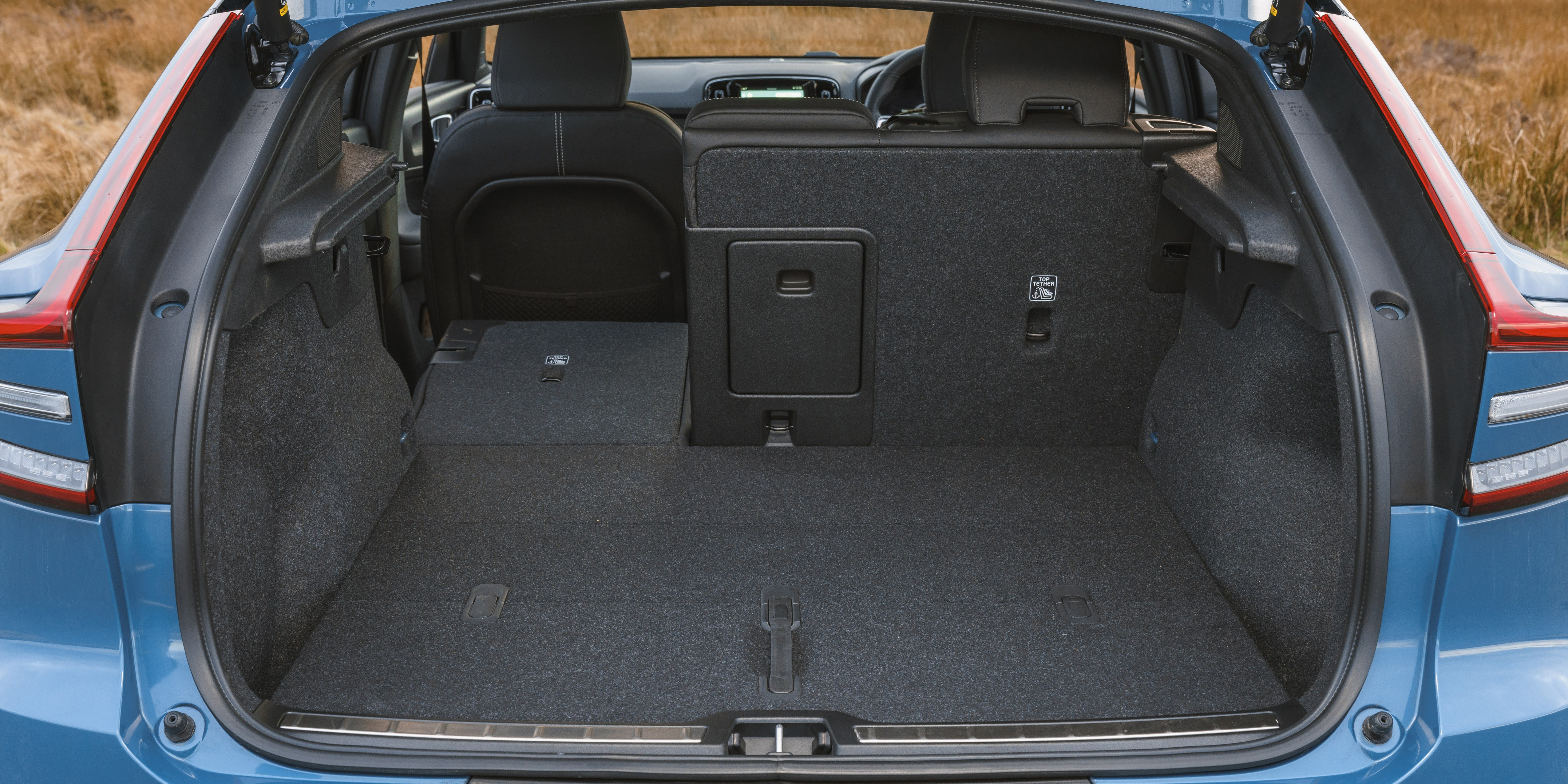 Volvo C40 Recharge Review 2023 | Performance & Pricing | carwow