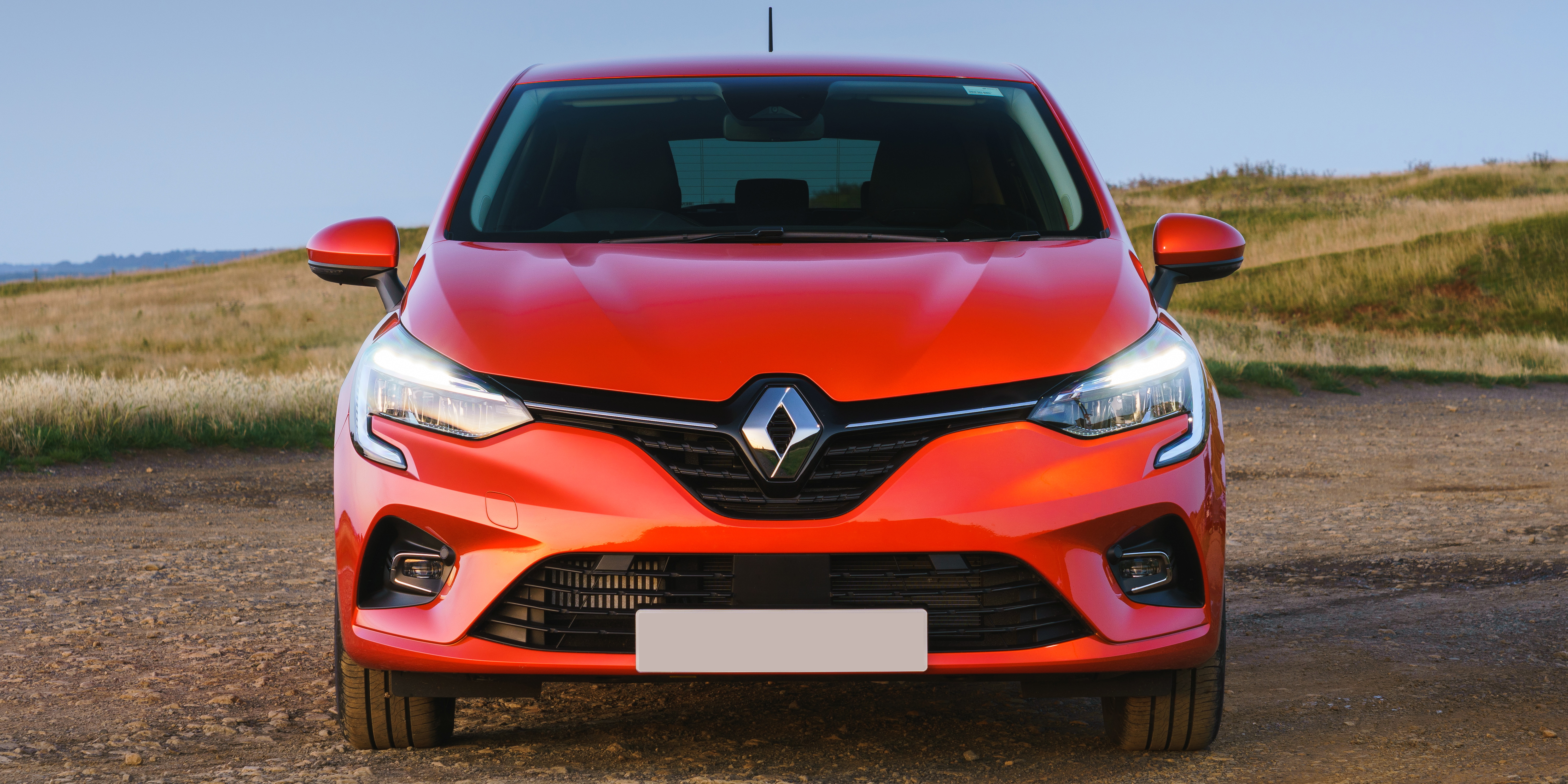 Renault Clio Review 2023 | Performance & Pricing | carwow