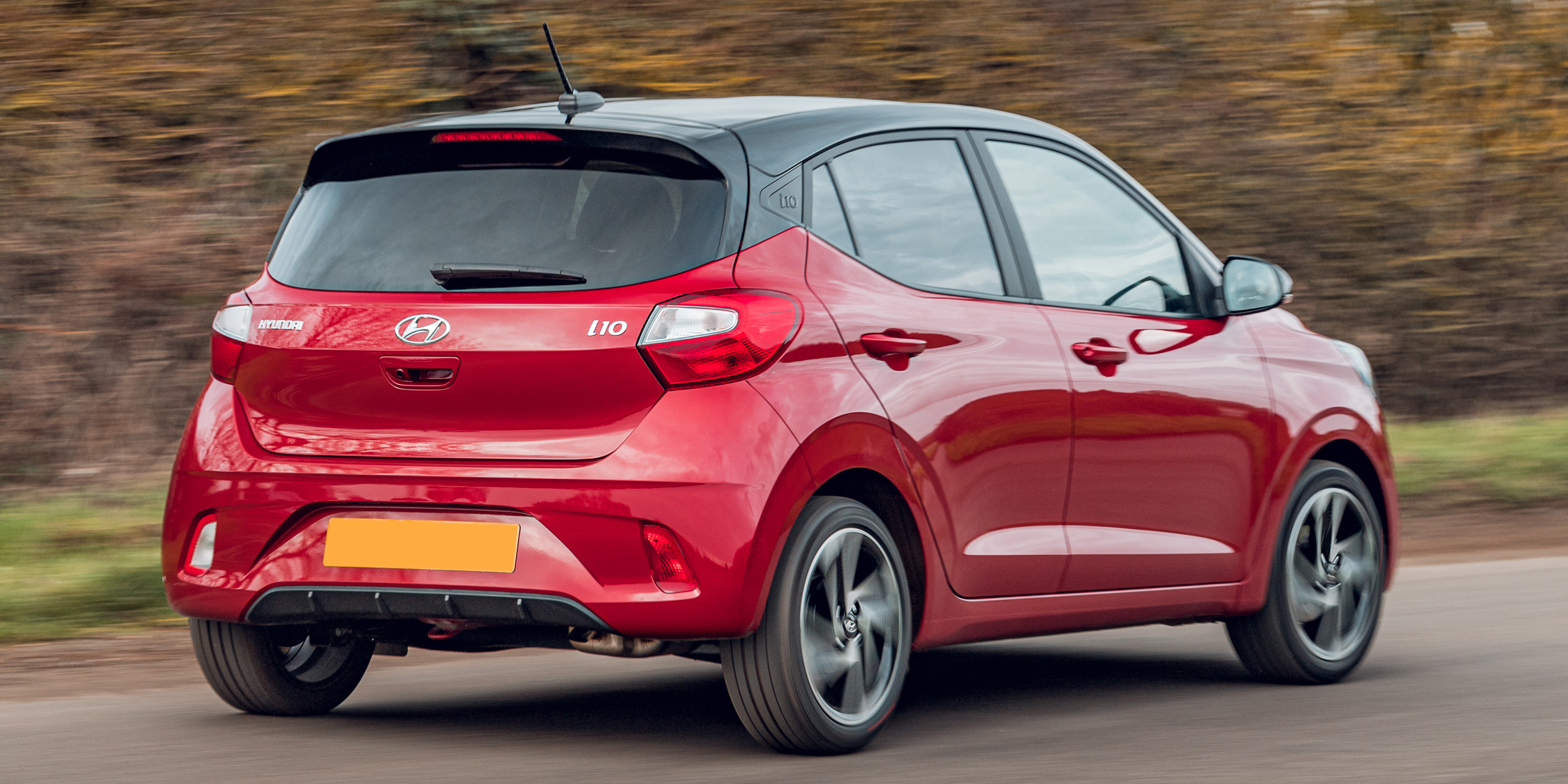 Hyundai i10 Review 2023 | Performance & Pricing | carwow